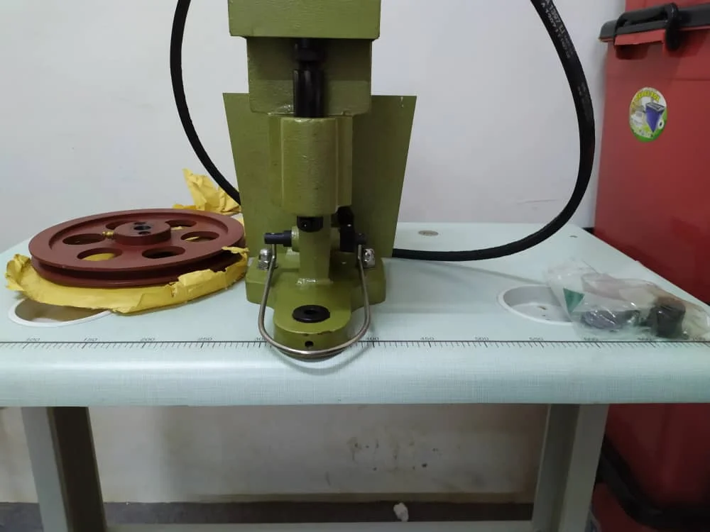 Semi-automatic Snap Button Attaching Machine - High Efficiency