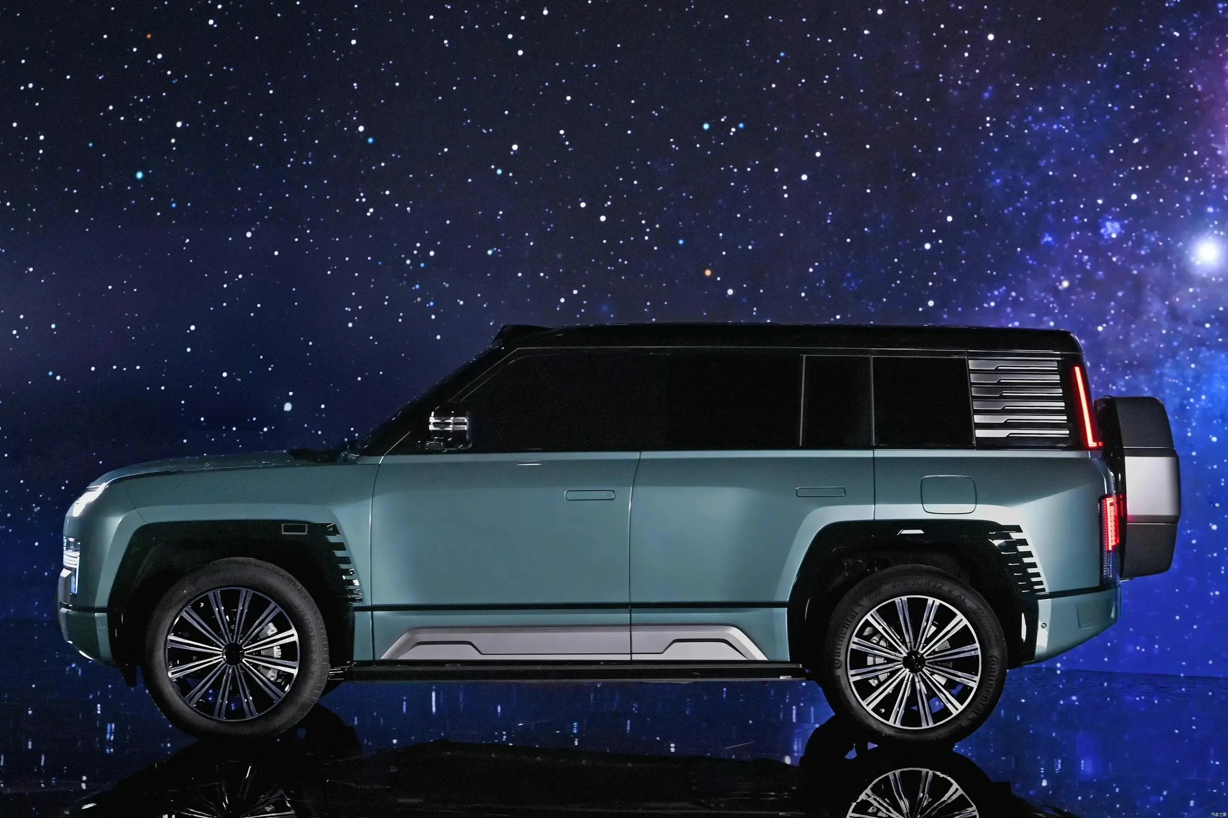 Chang Freeman Chang L Electric Car - BYD Yangwang U9