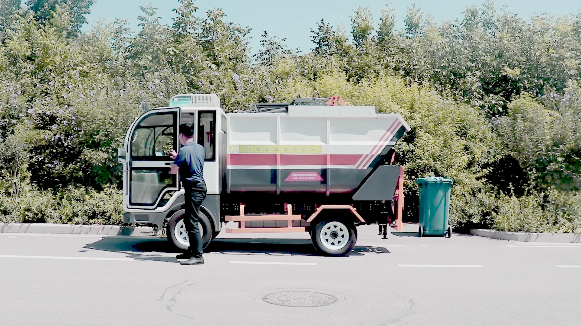 Domestic Garbage Removal Truck L35 2-ton Pure Electric Rear-loading ...