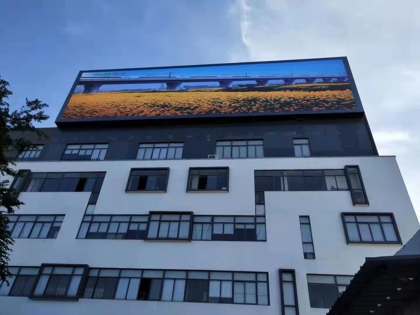 4K Massive LED Video Wall Panel - Outdoor Advertising Screen - OEM