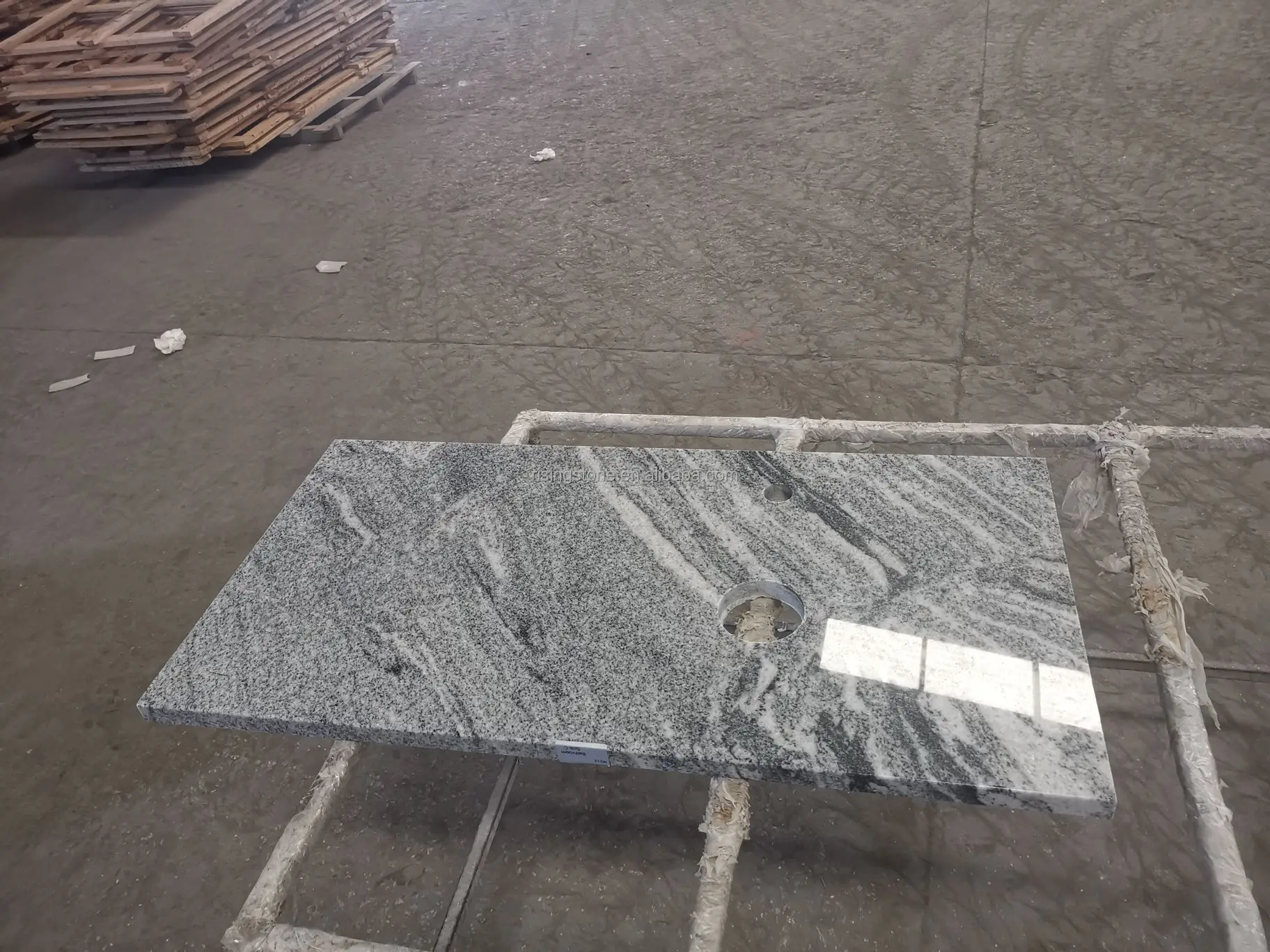 Natural Granite Kitchen Countertop Wall Cladding Paver Side Stove ...