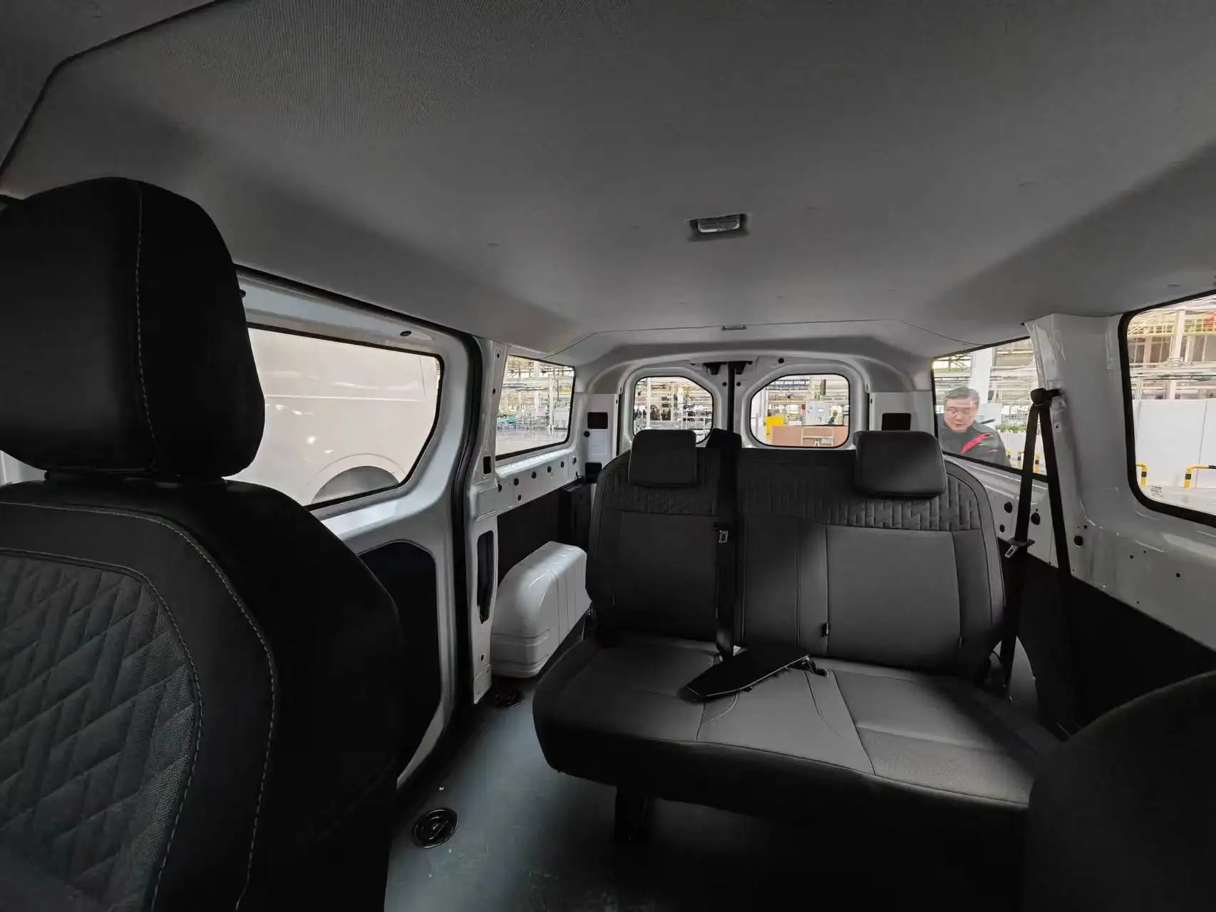 Geely Super Van EV - Extra-Large Space Electric Cargo Van