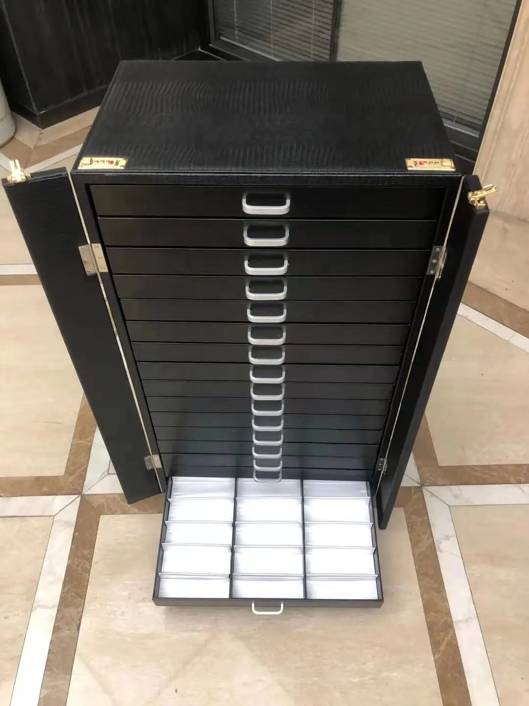 Custom Can Move Trolley 10 Trays Sunglasses Storage