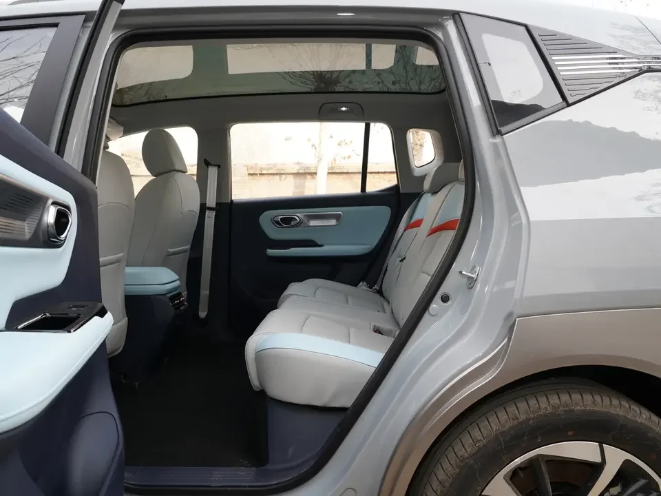 Left Hand Gray 2024 Everbright Aion Y 70 Technology Version Electric ...