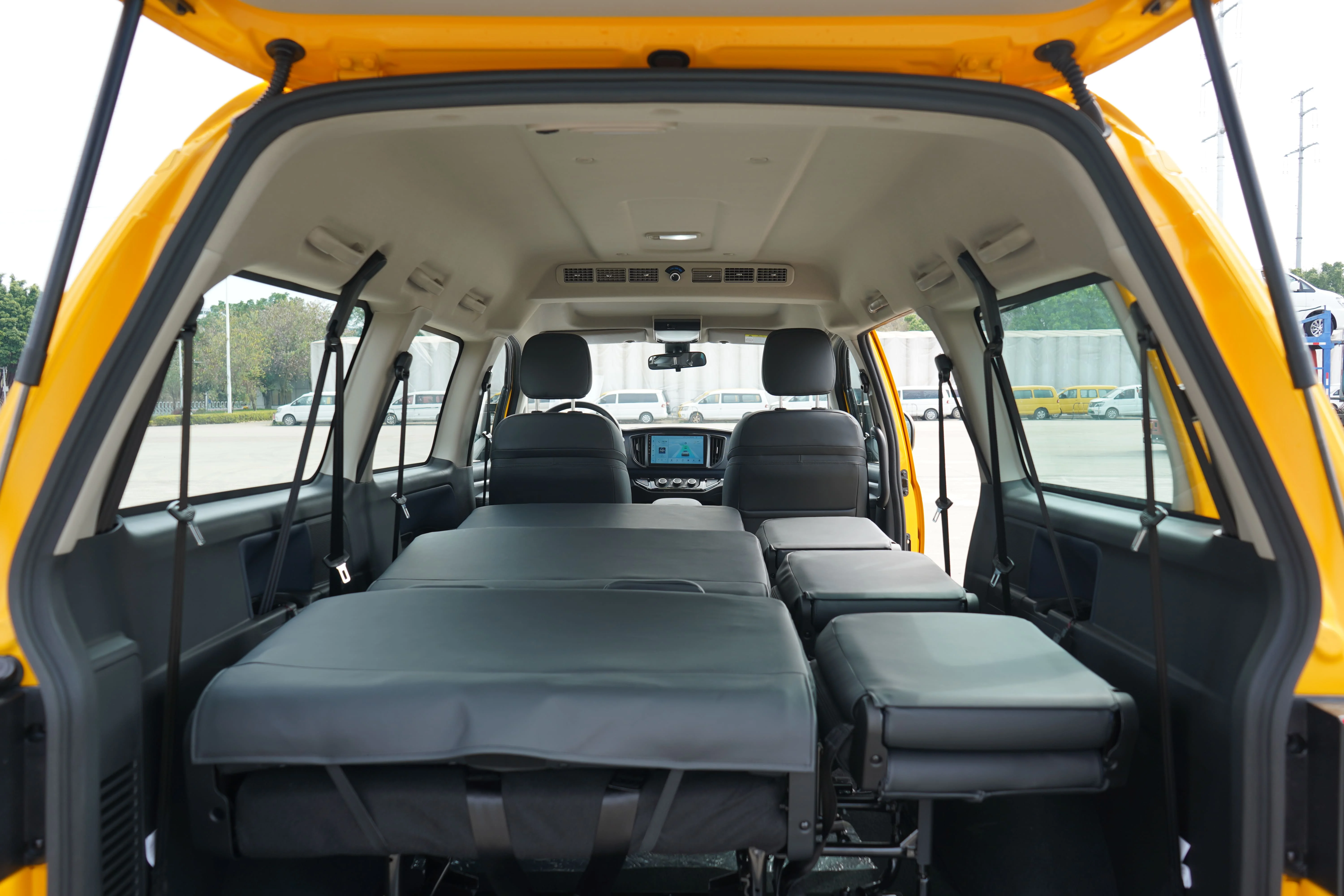 2025 Dongfeng Forthing M5 EV Car - 11 Seats, 460km Range