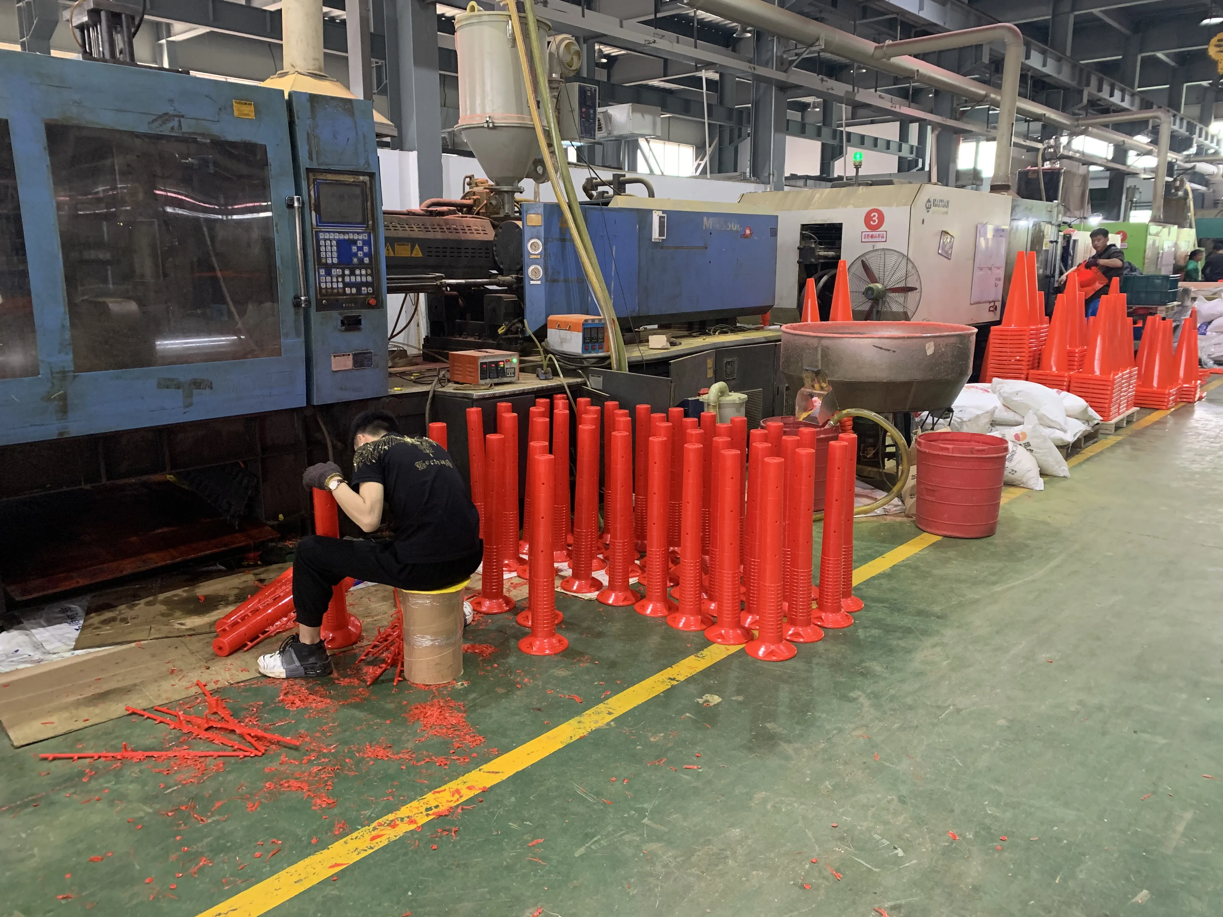 28 Inch Injection Molded Pvc Traffic Road Barrier Cone Safety Cone ...