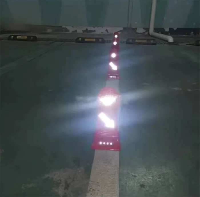 Highway Guidance Sign Road Separators Marking TPU Flexible Reflective ...