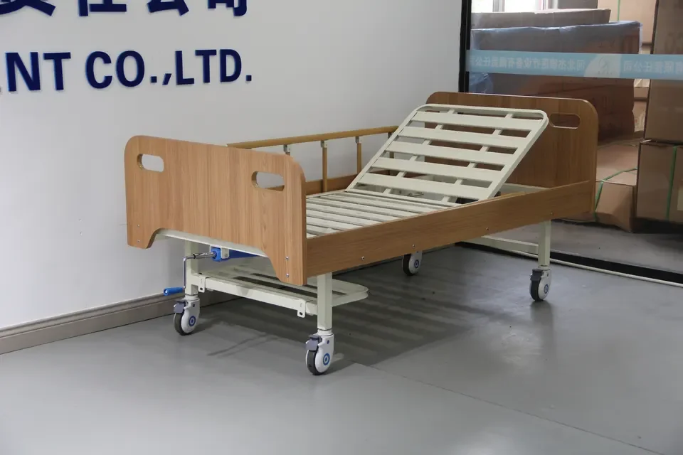 Single Crank Manual Hospital Bed With Wooden Head And Footboard - Buy ...