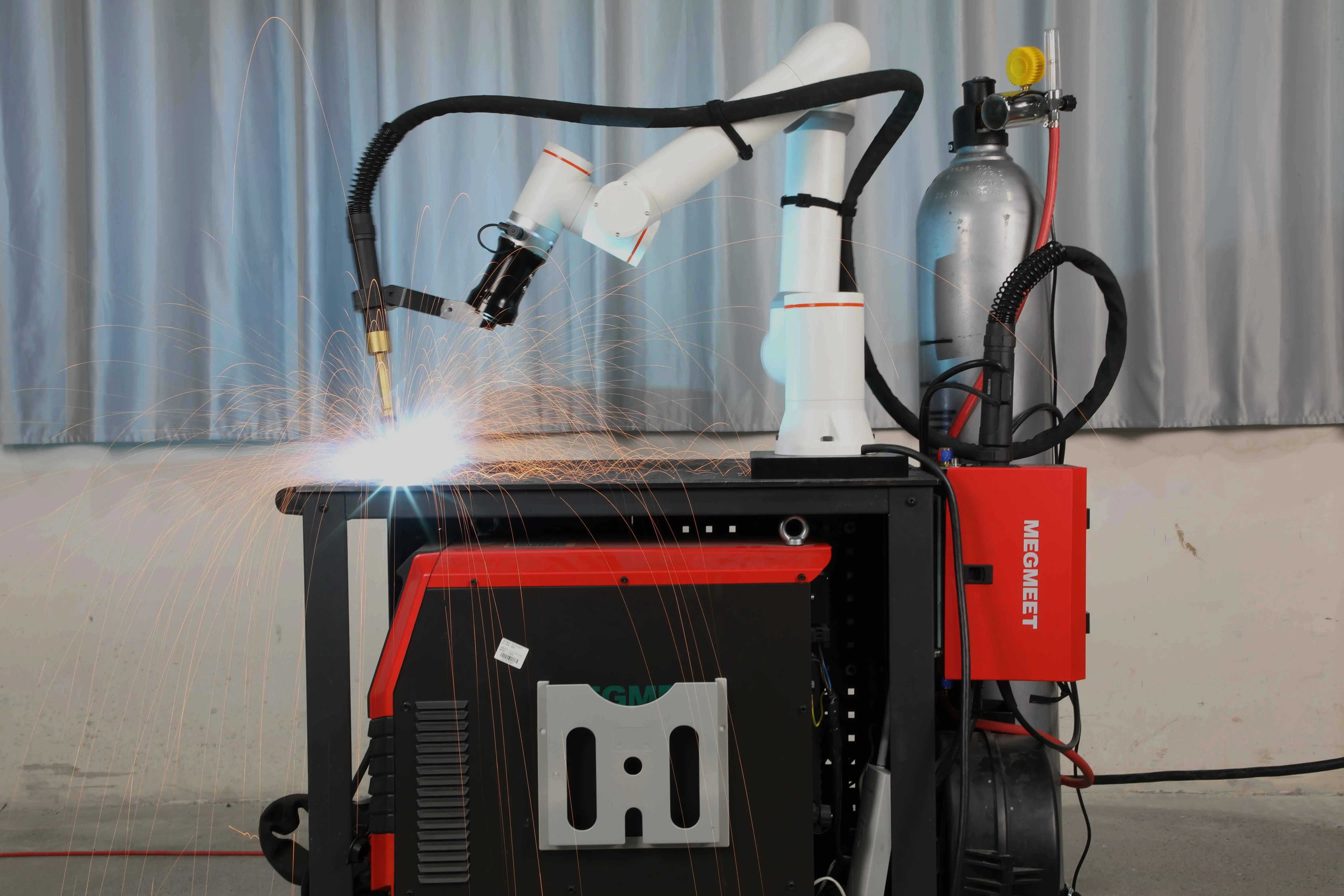 Full-automatic Pneumatic Robot Arm Cobot Joint Payload 10kg - Buy Robot ...