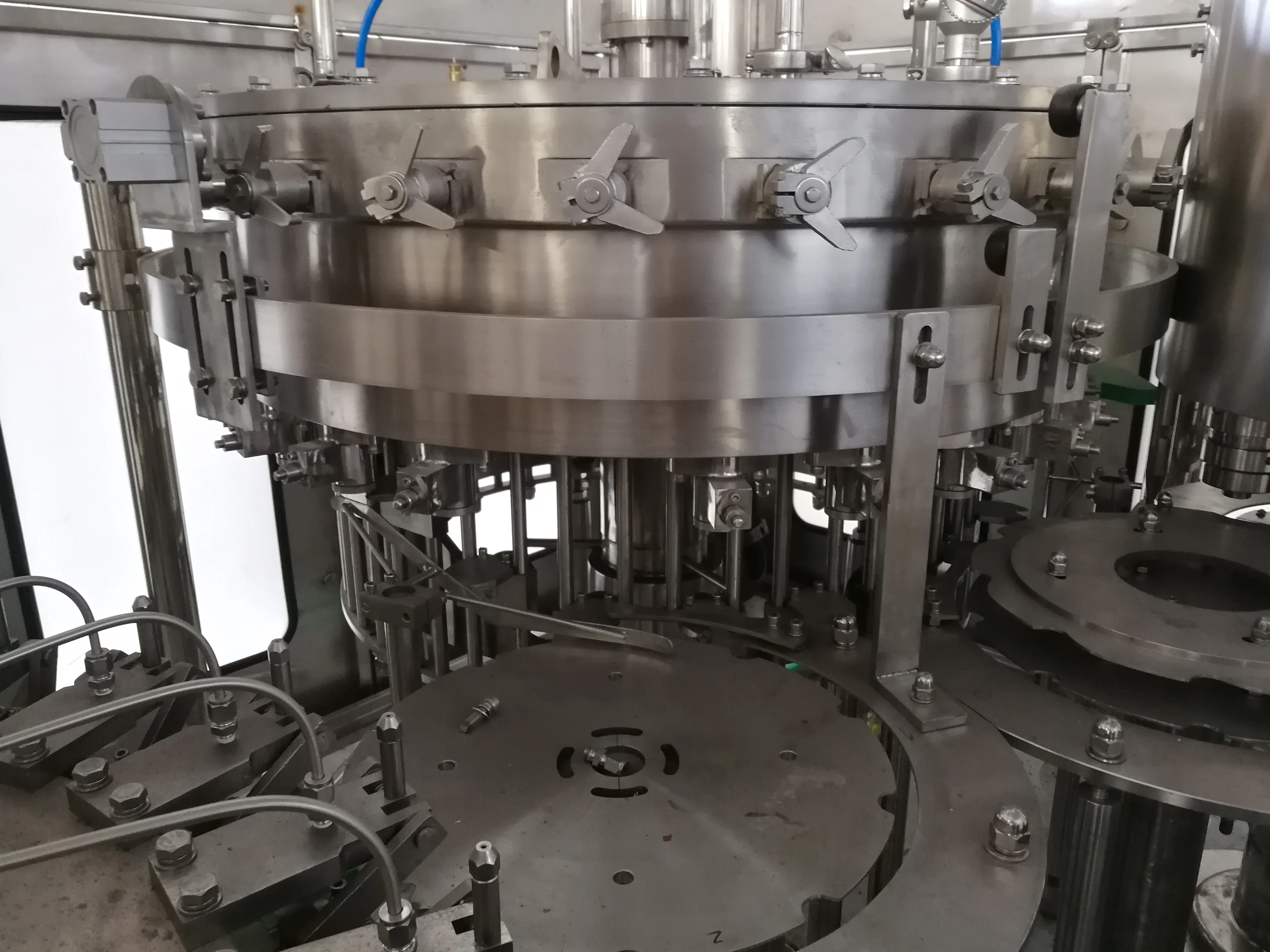 Automatic Carbonated Soft Drink Filling Machine by JIA YUAN