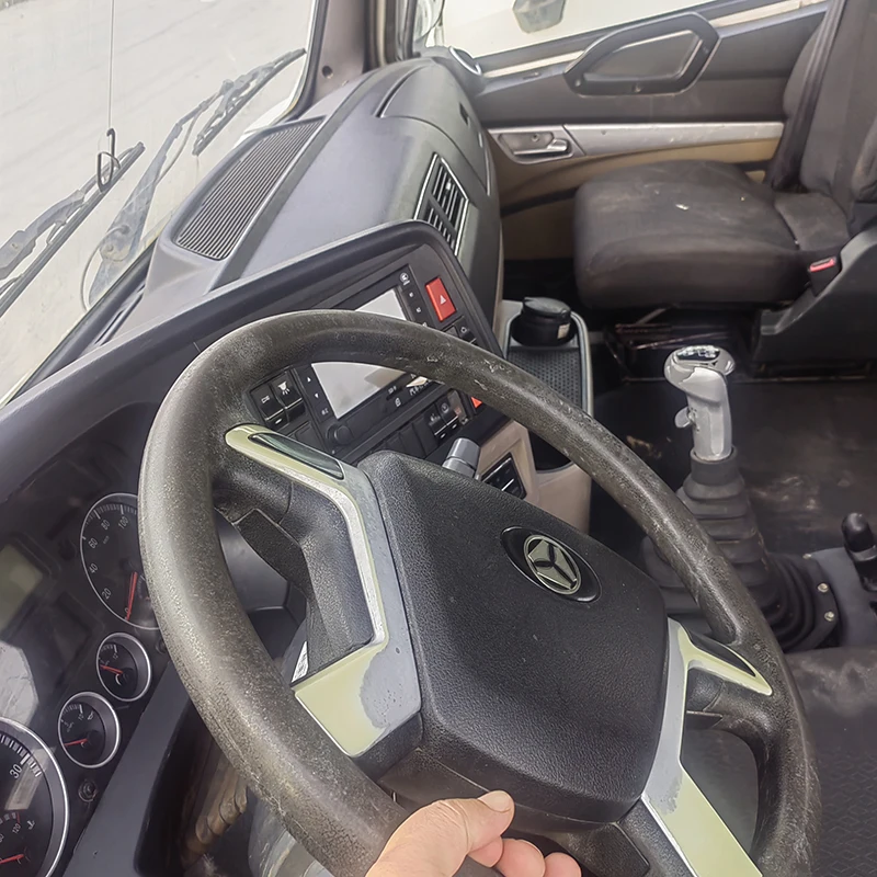 Sinotruck Howo N7 371 HP Tractor Truck - Heavy Duty Performance