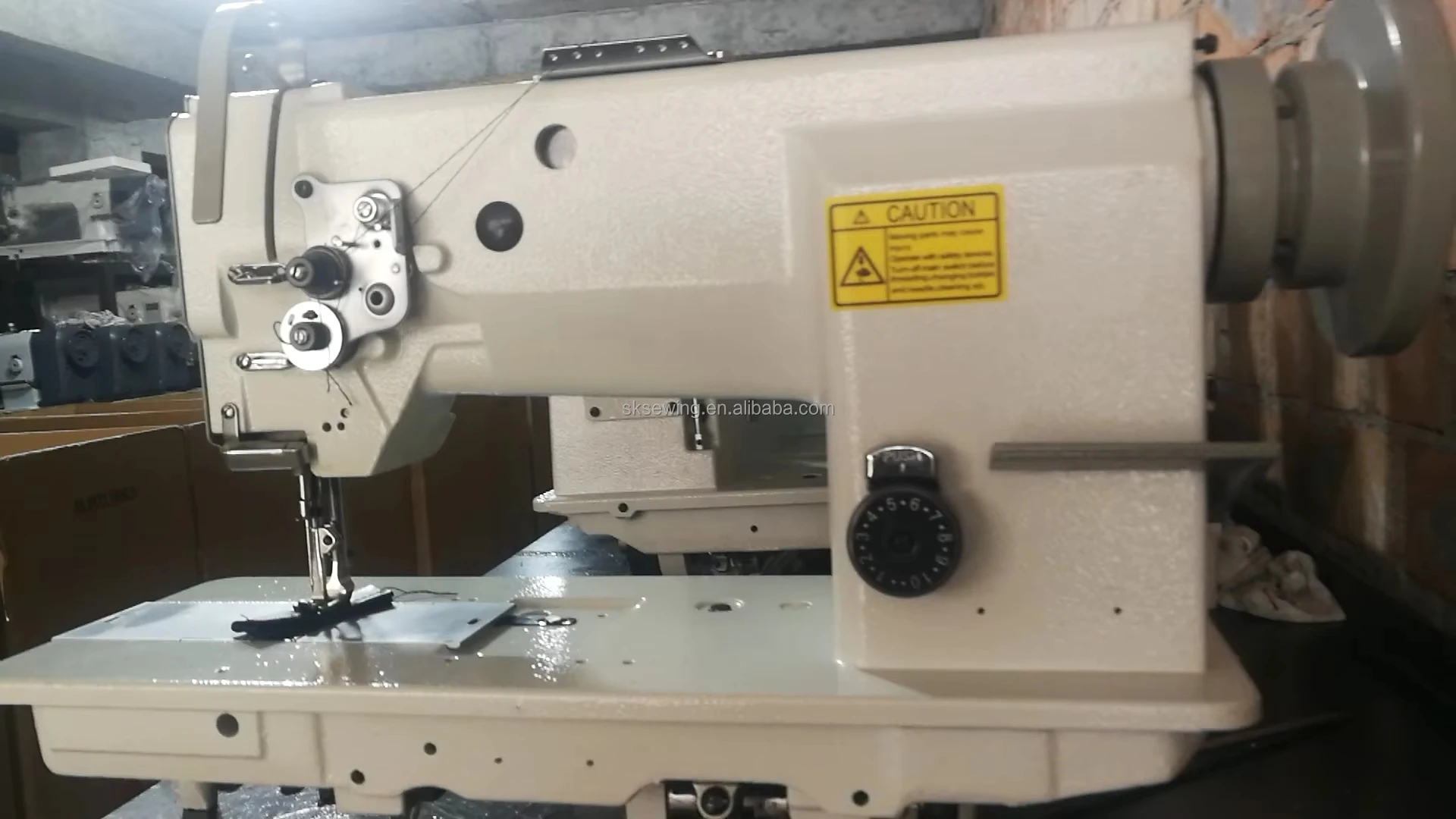 Double Needles Heavy Duty Lockstitch Industrial Sewing Machine for Leather