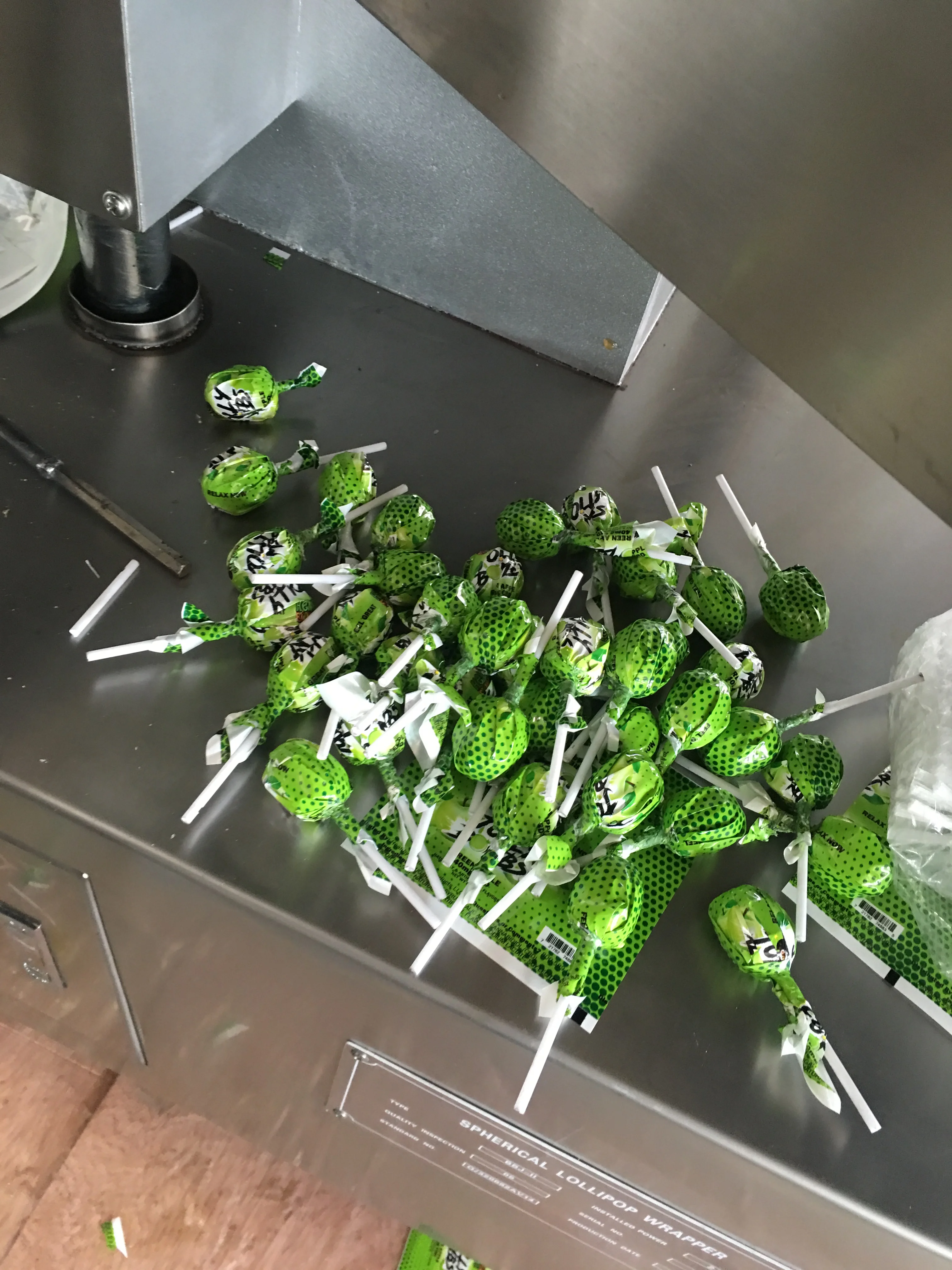 Factory Direct Sale Hard Lollipop Production Line Machine De Bonbon ...