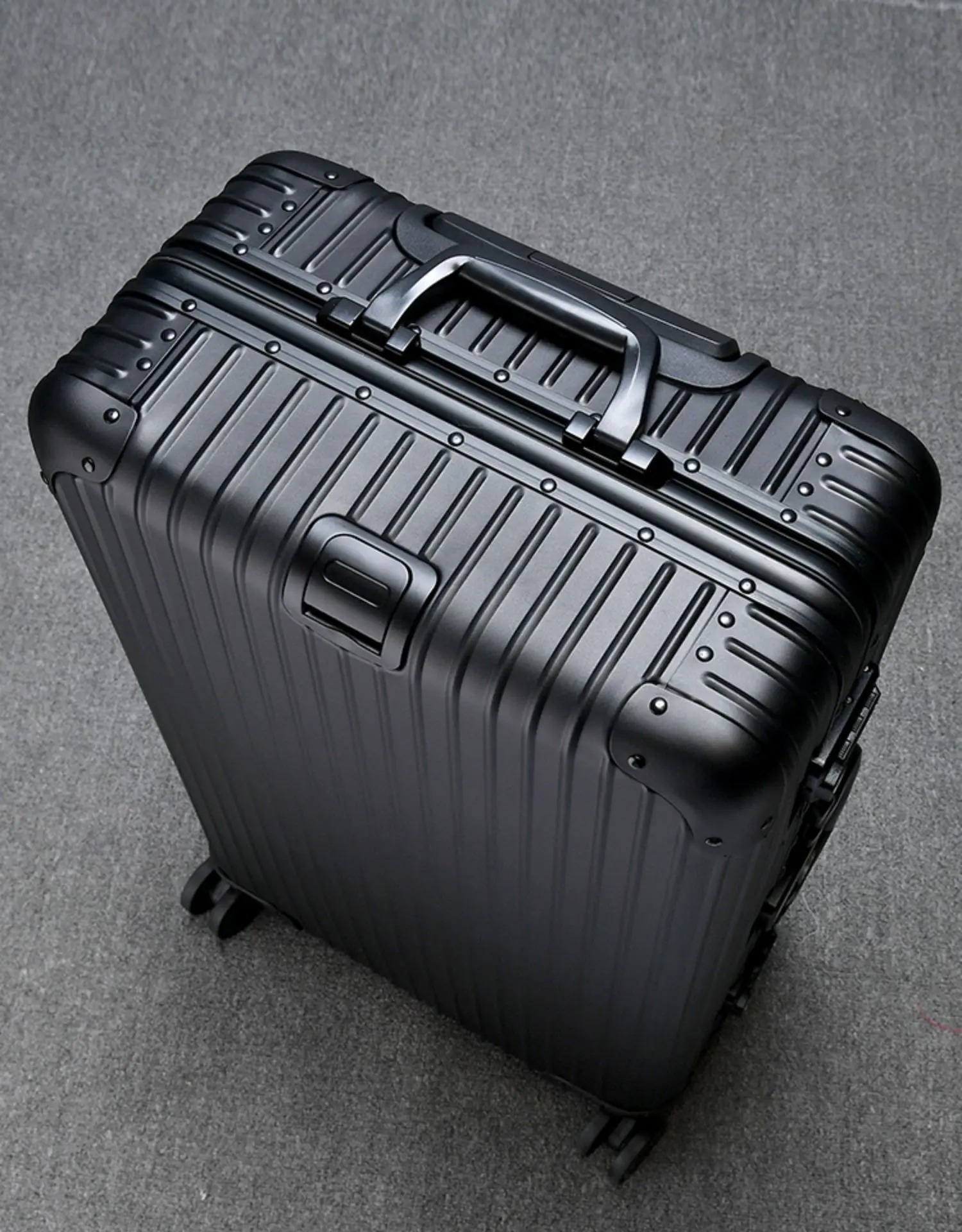 Aluminum Frame Carry On Luggage Zipperless Hard Shell Luggage Case With Tsa Lock Spinner Alloy ...