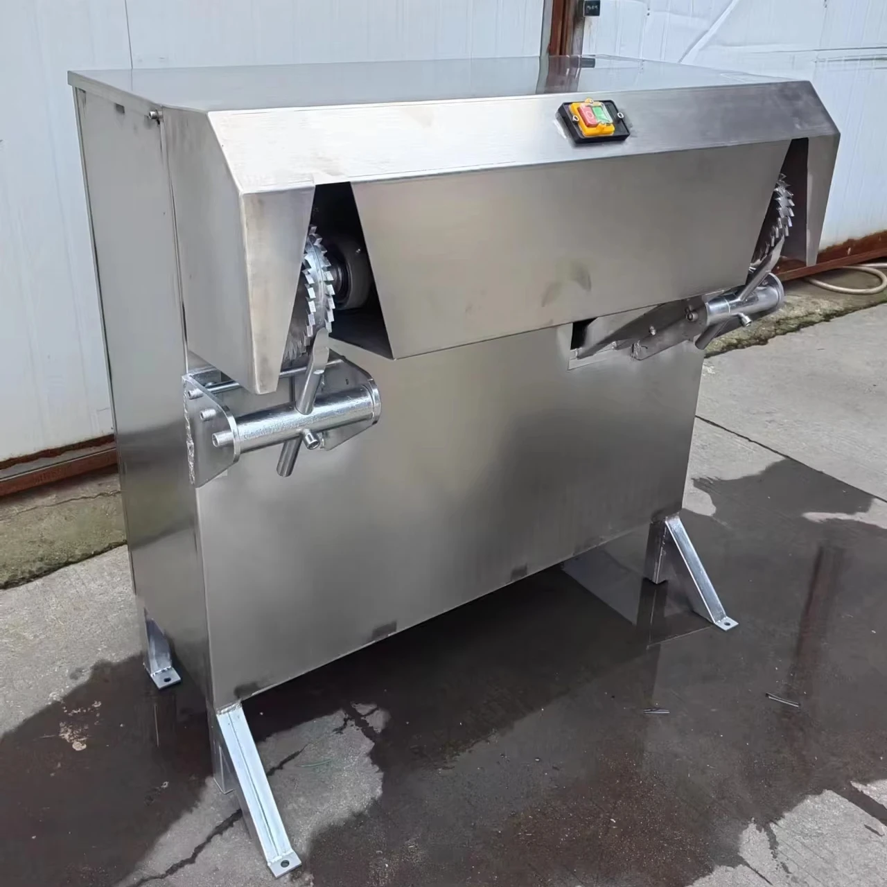 Indonesia Philippines coconut-dehusker-machine manual coconut dehusking ...