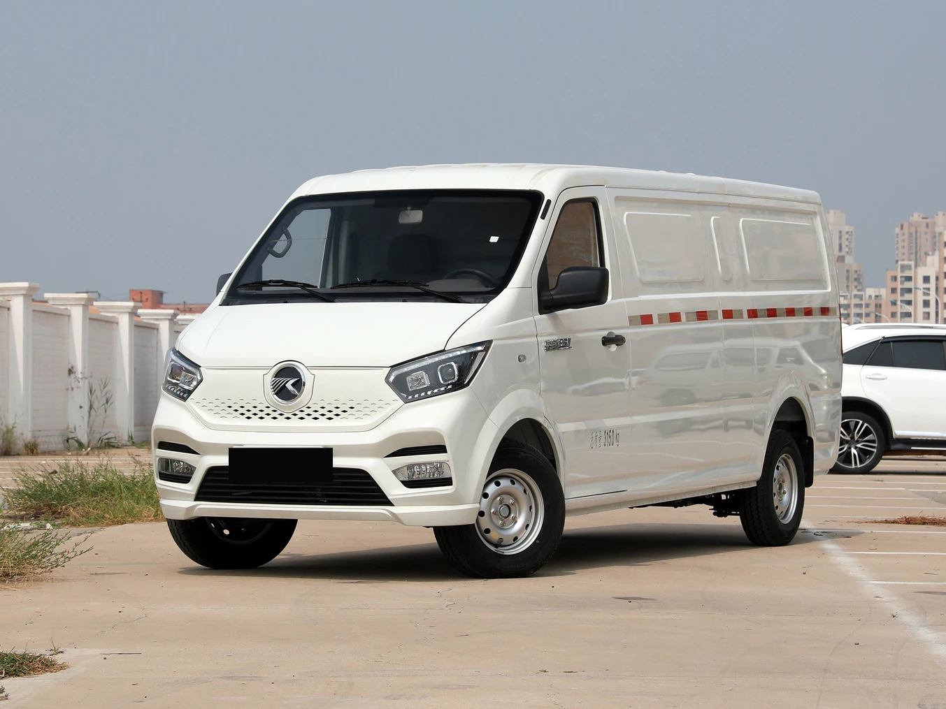 KAMA ES7 Cargo Van - Efficient Electric Vehicle for 2 Passengers
