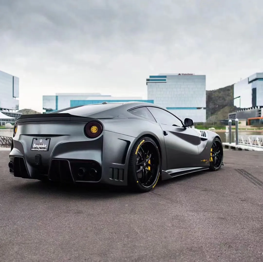 フェラーリF12カーボンファイバーボディキットF12の新製品SVRスタイルのアップグレードされたフロントおよびリアバンパースポイラーフード ...