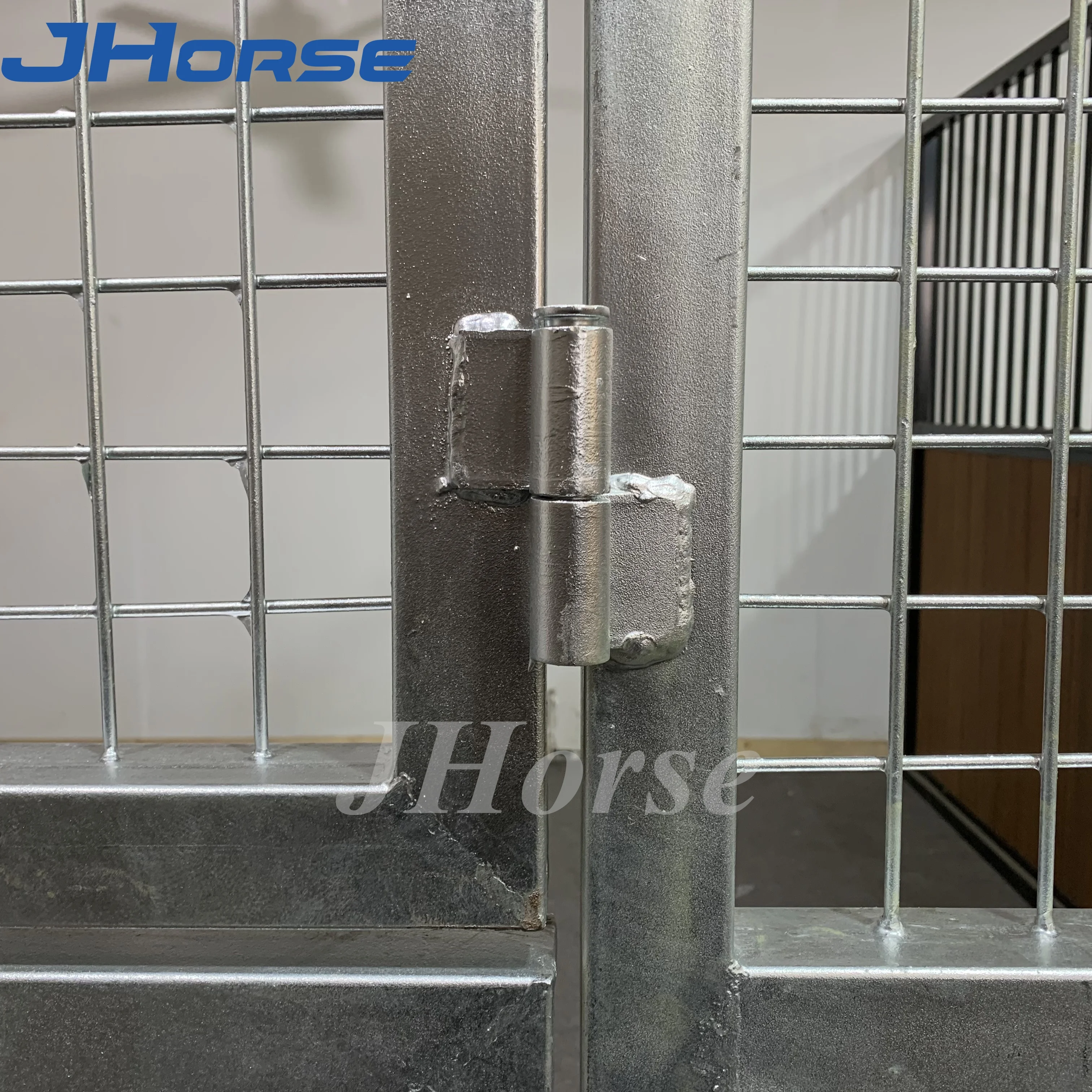 Outdoor Portable Horse Box - Durable Stalls with HDPE Panels