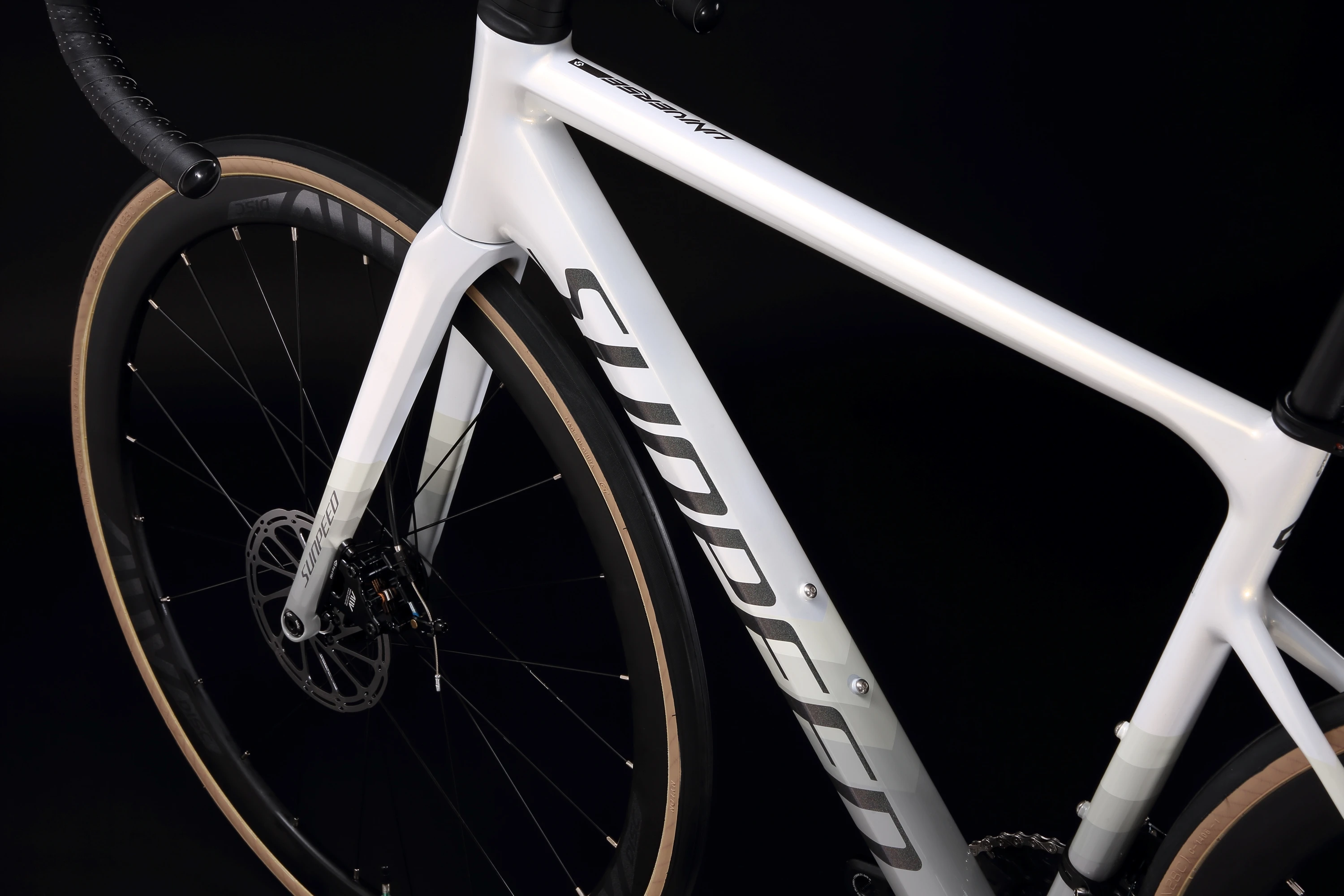 SUNPEED Road Bike with Disc Brake Shimano 105 22S