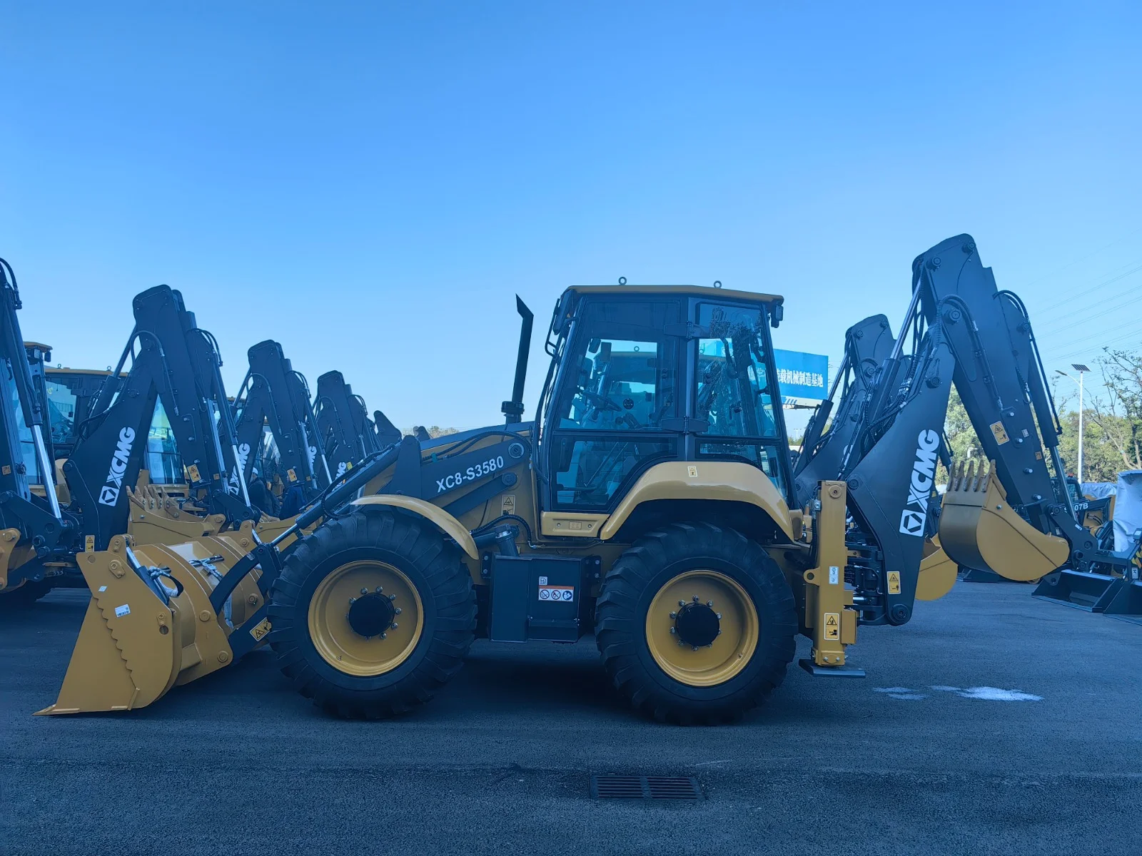 Chinese Earthmoving Machinery Xc8-s3580 3.5 Ton Backhoe Loaders - Buy ...