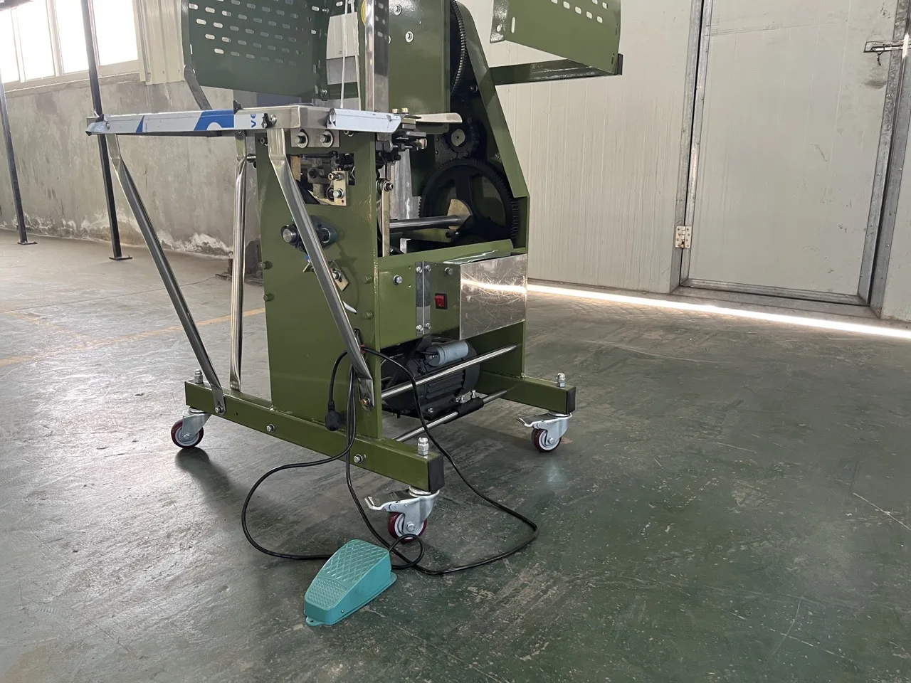 Semi-automatic Strapping Machine - Efficient & Reliable