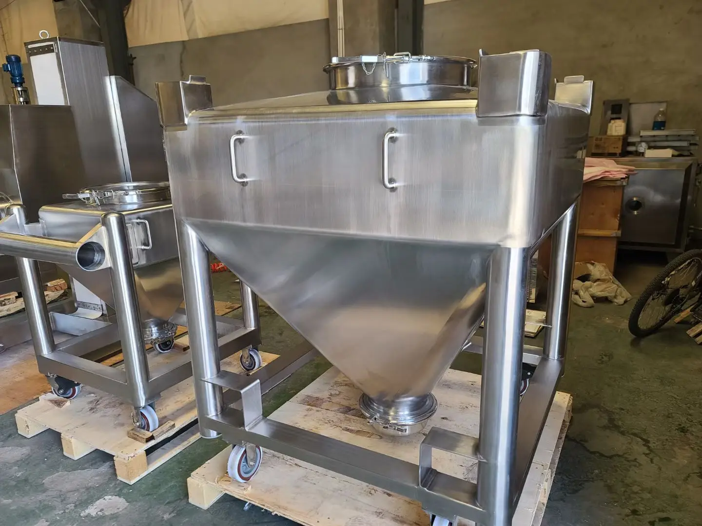 Ibc Mixer Bin Blender Mixer Automatic Lifting Hopper Dry Powder Mixer ...