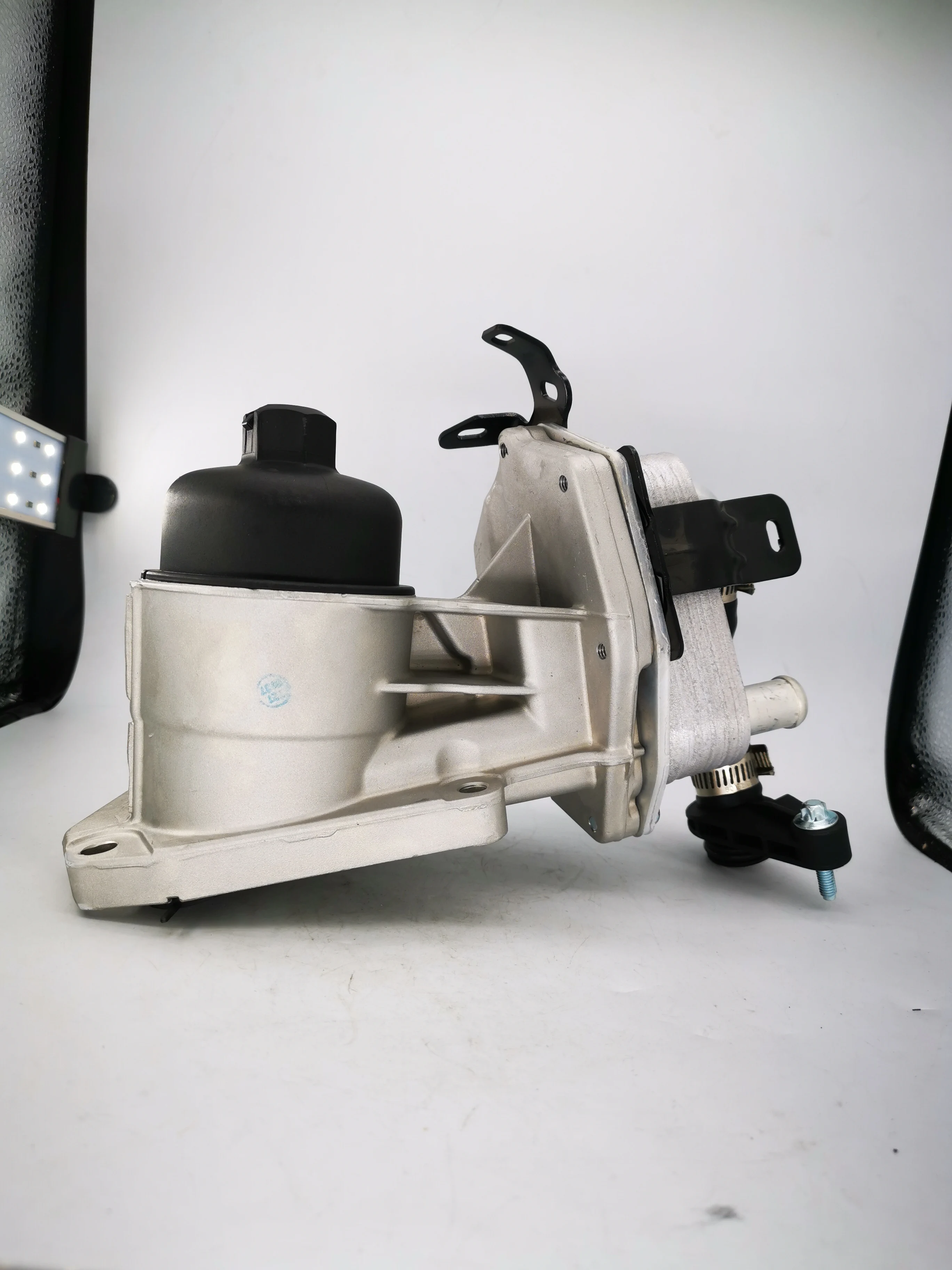 Oil Cooler Filter LR006653 for Land Rover Freelander 2