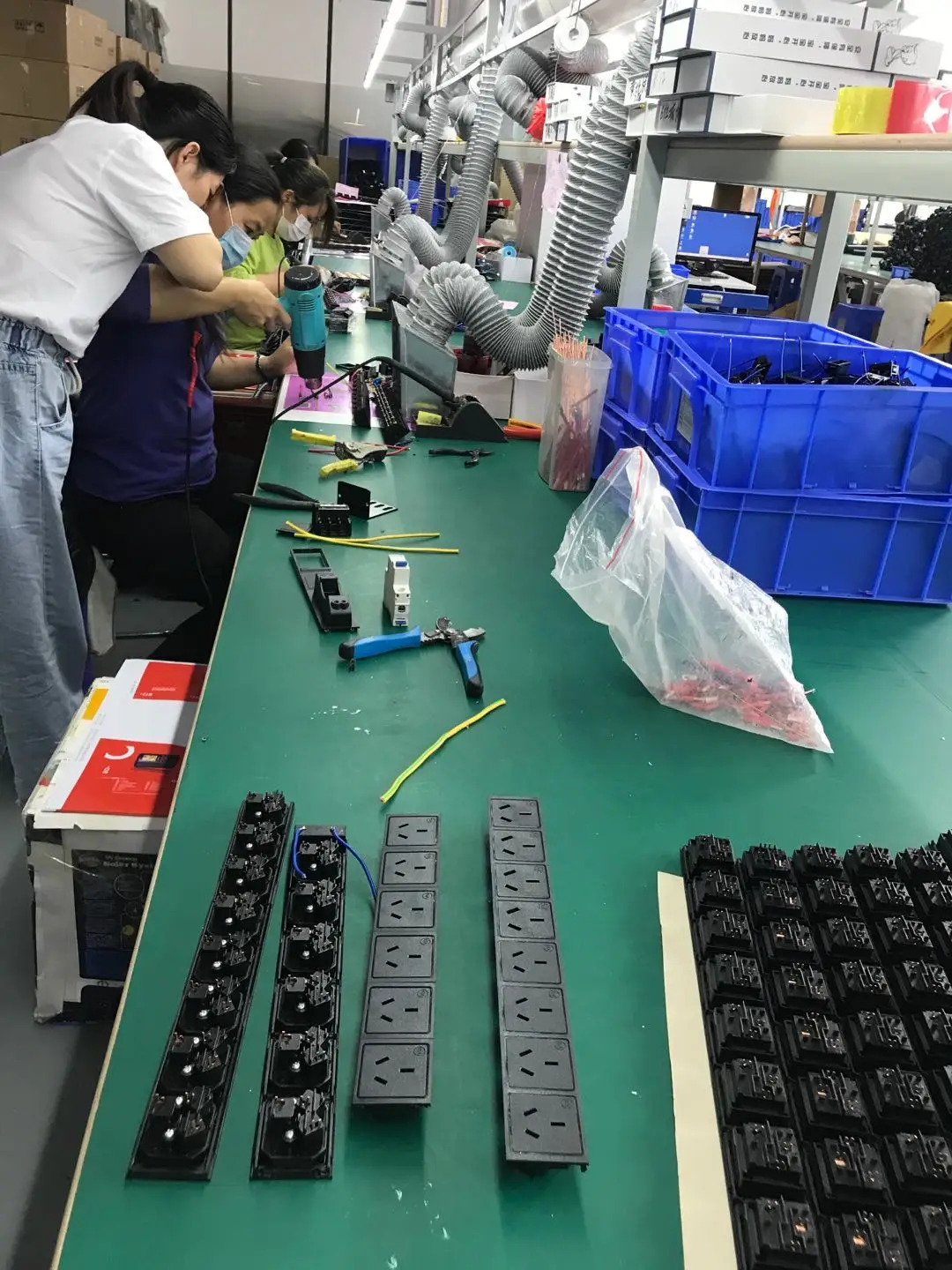 2023 8-Bit Intelligent PDU Cabinet for Data Center Control