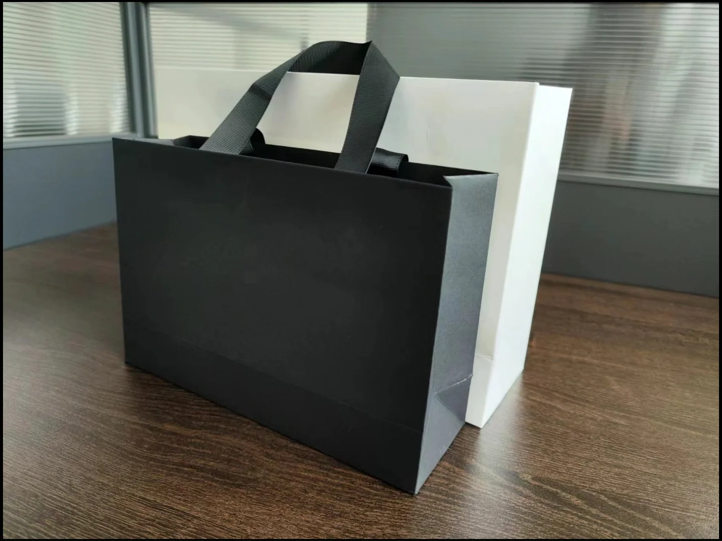Wholesale High Quality Luxury Black Cardboard Paper Packaging Bags ...