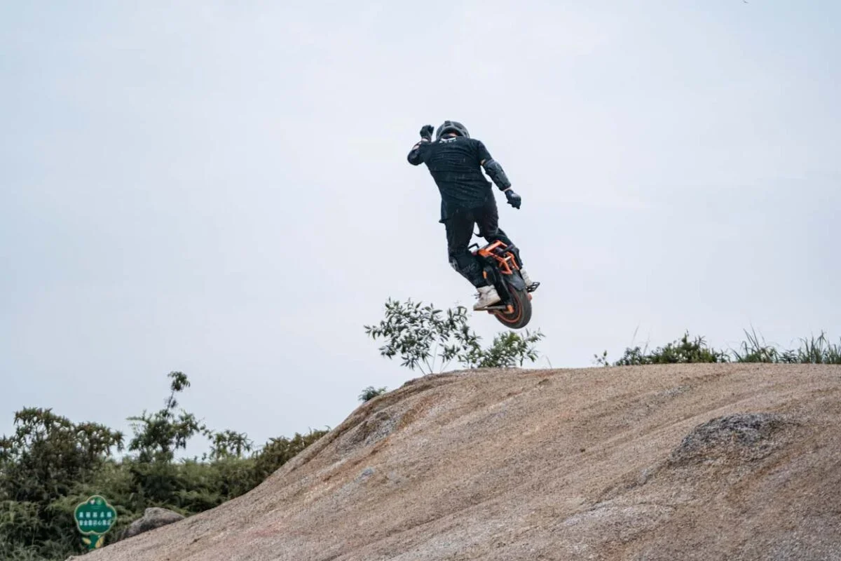INMOTION V14 Electric Unicycle - 120km Long Range Ride
