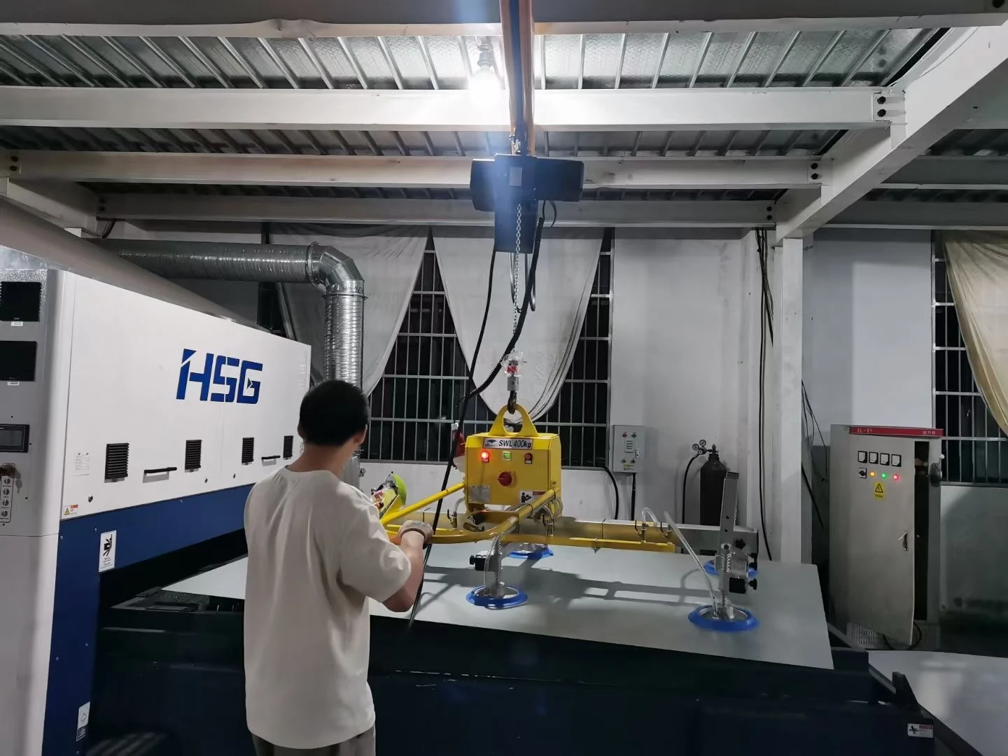 Professional Pneumatic Jib Crane Sheet Metal Lifting Equipment For ...