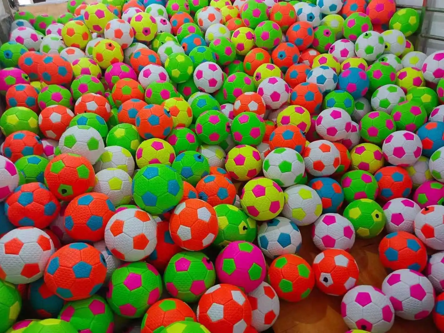 Knitted Football Children's Color Matching Football Children's Size 2 ...