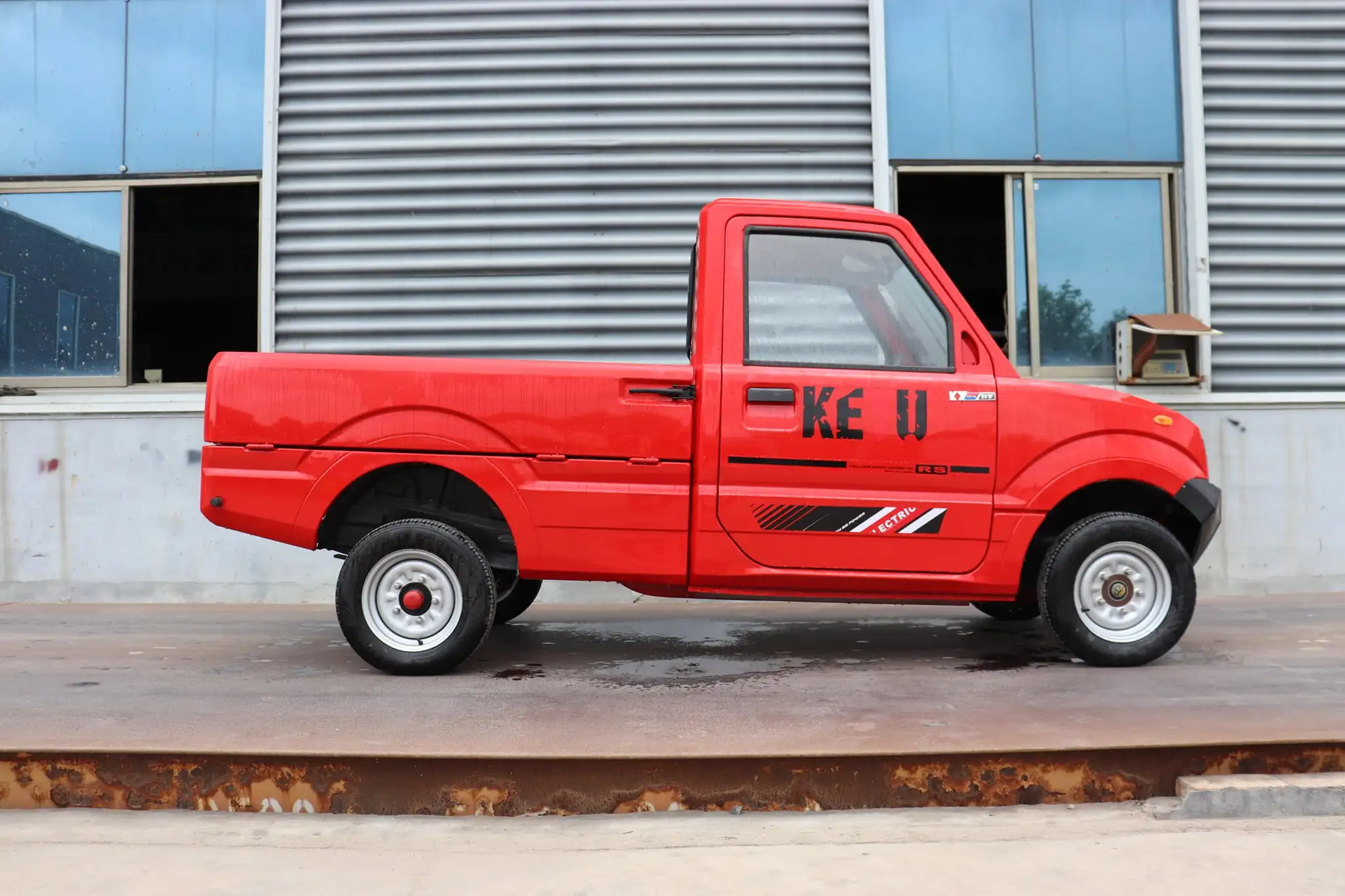 KEYU Electric Cargo Truck - Versatile 4x4 Delivery Vehicle