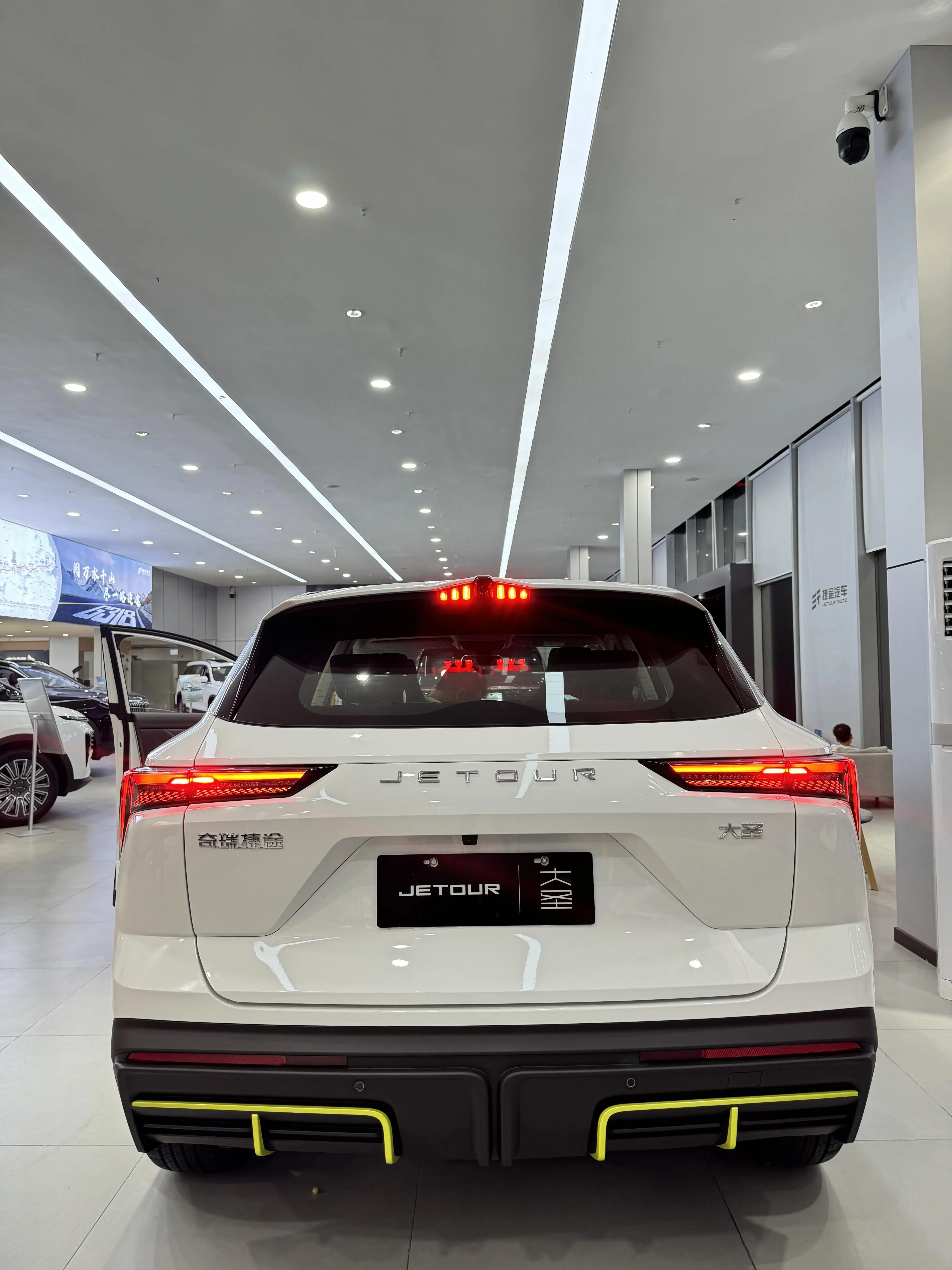 Jetour Dasheng I-DM SUV - Efficient 1.5T Petrol Car