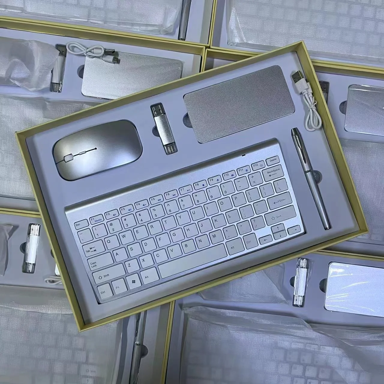 Corporate Christmas Gift Sets - USB Flash Drive Giveaway