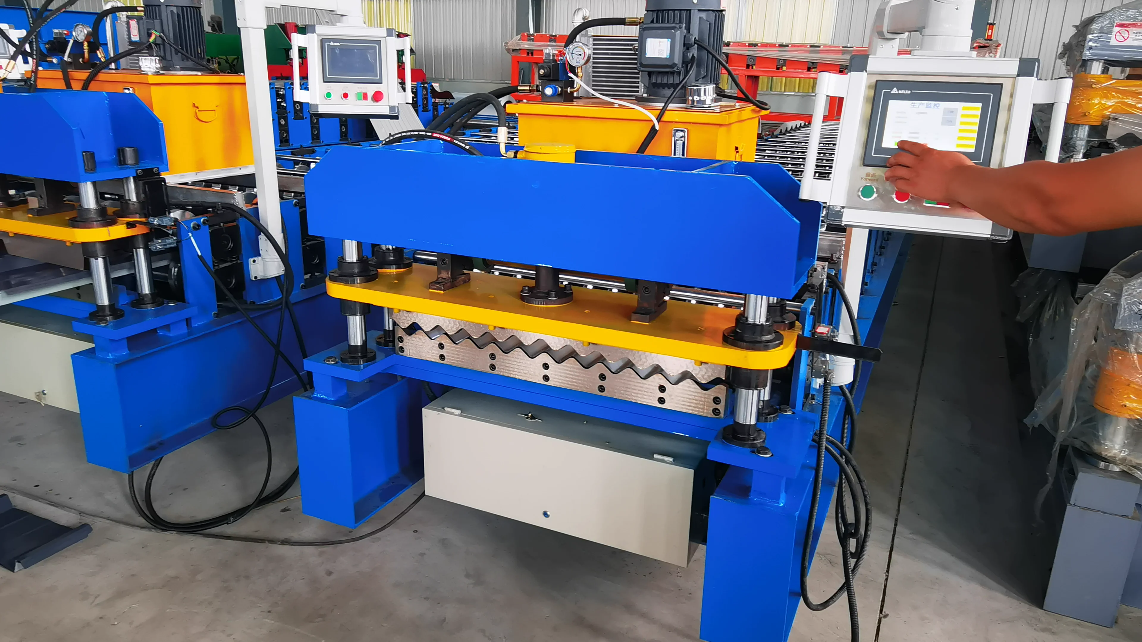 China Factory Automatic Metal Roofing Sheet Making Machine G550 ...