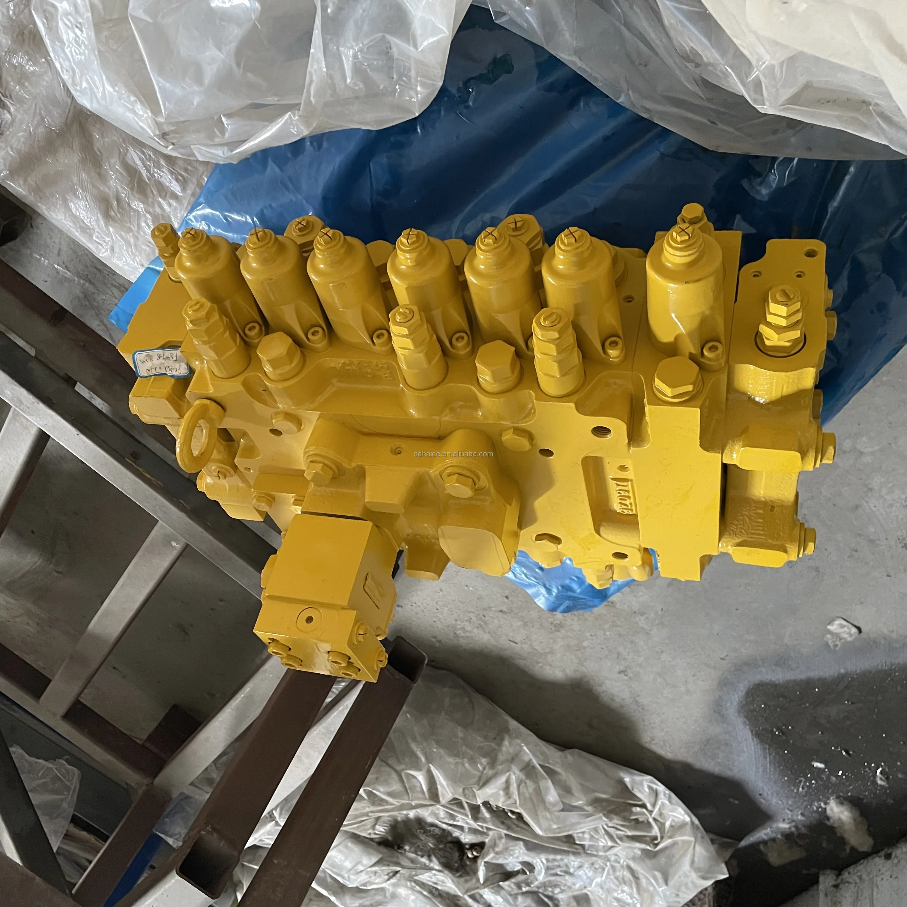 PC450-6 PC400-6 Excavator Main Valve 7234717103 723-47-17103 PC450-6 ...