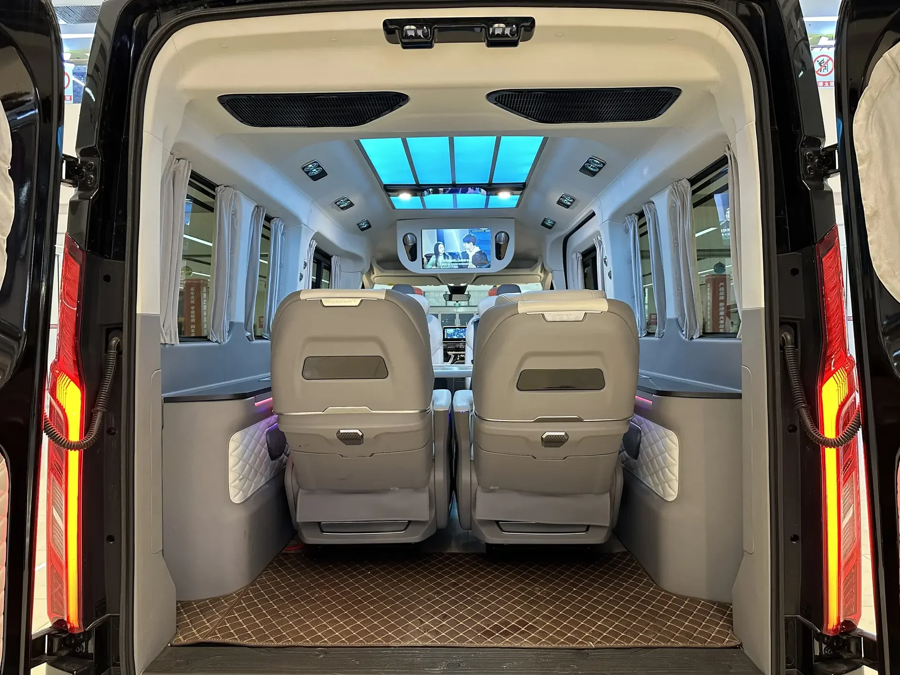 2024 Saic Maxus EV90 Electric Mini Van - 14 Seater Tour Bus