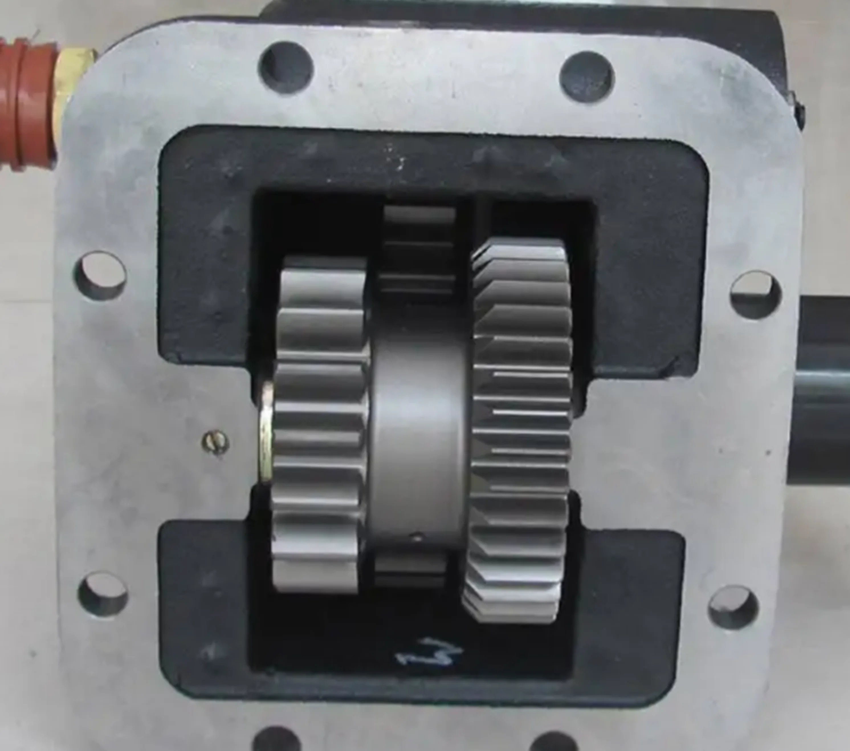 SINOTRUK HOWO Truck Parts - Hw08c PTO Pump Model AZ9700290780