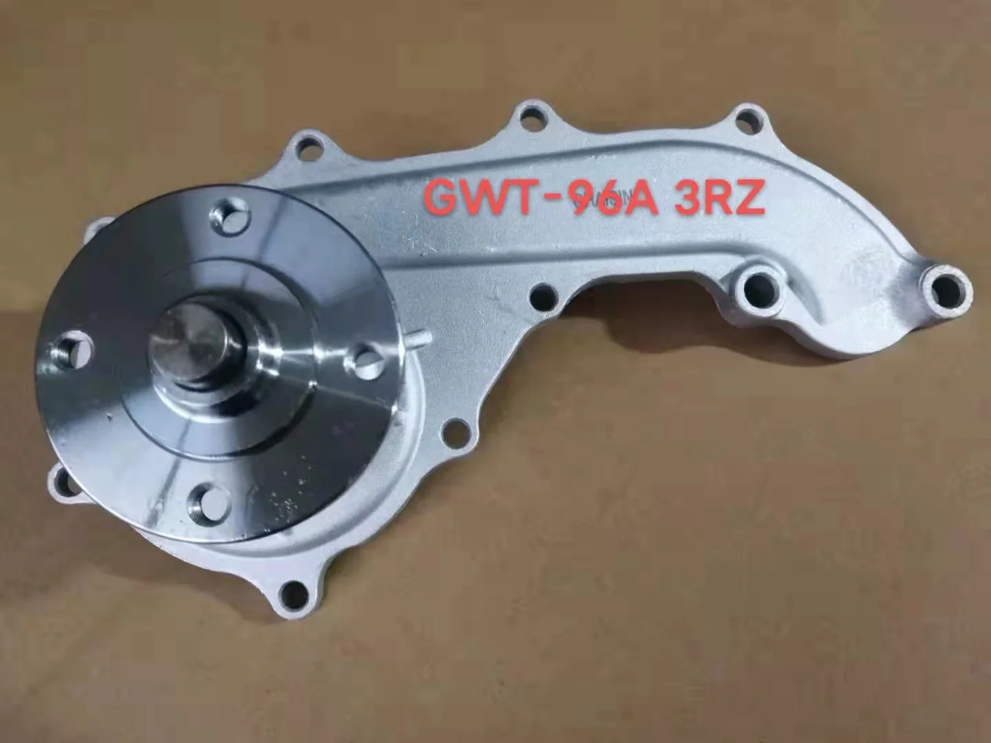 丰田Hilux VI 2RZ Hiace VIII 3RZ 98-2001的自动水泵，零件号16100-79255 GWT-96A ...