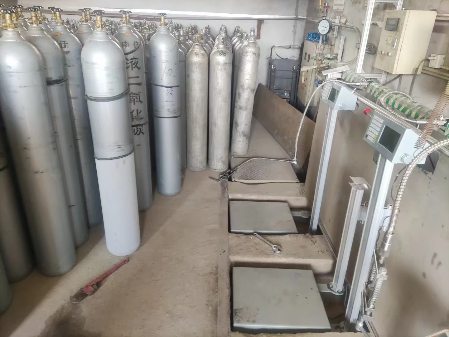 Gas Cylinder Scale - Precision Weighing for LPG Filling