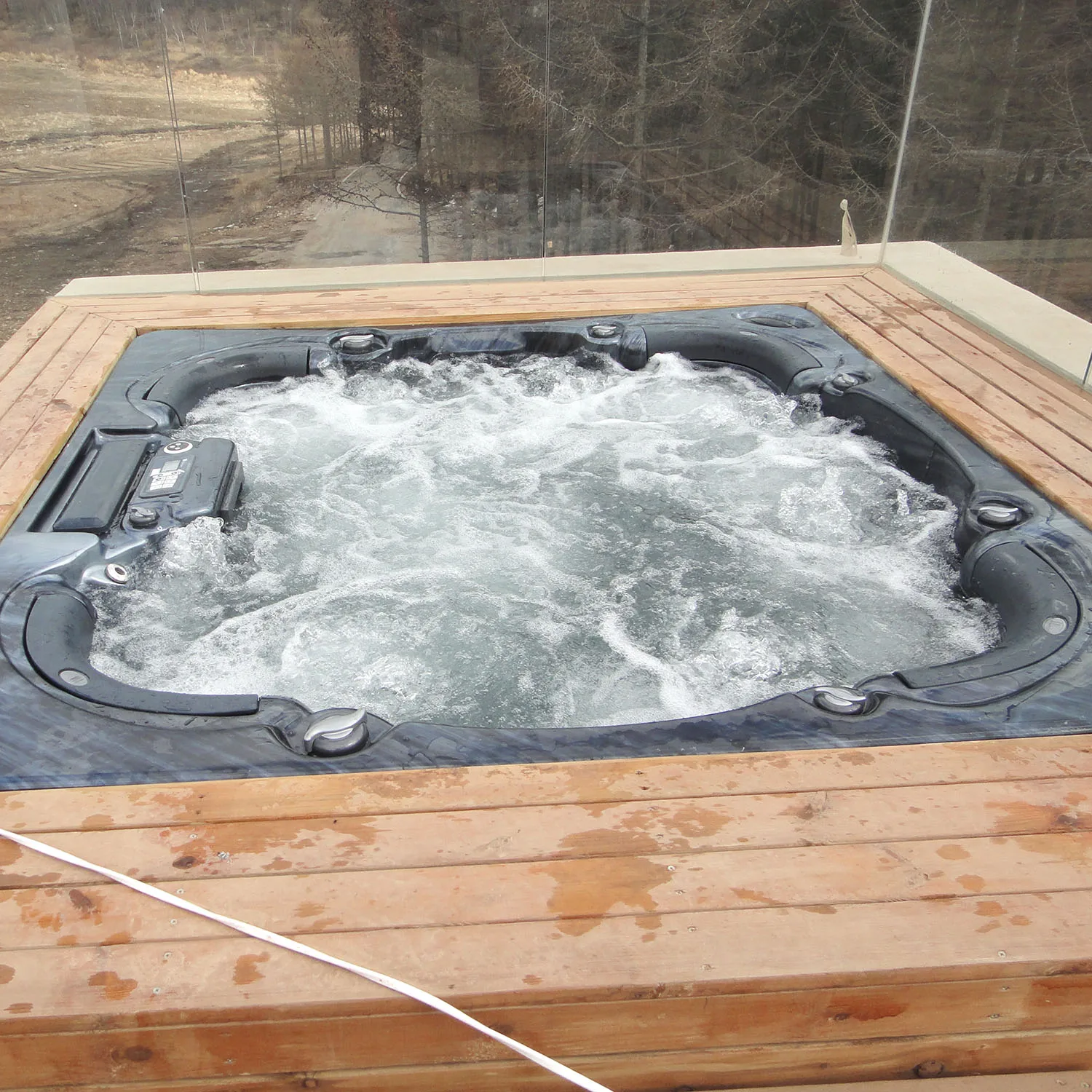 Outdoor Hot Tub with TV - Modern 6 Person Acrylic Spa