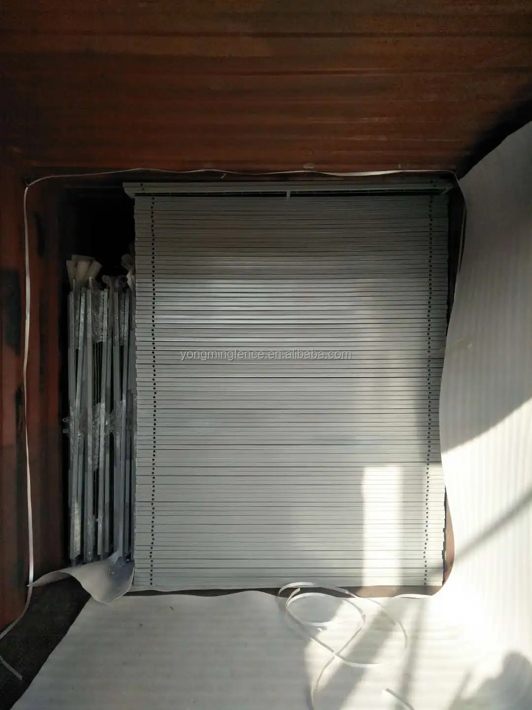 Different Size Indoor Outdoor dog box Raised dog Runs Galvanized Metal ...