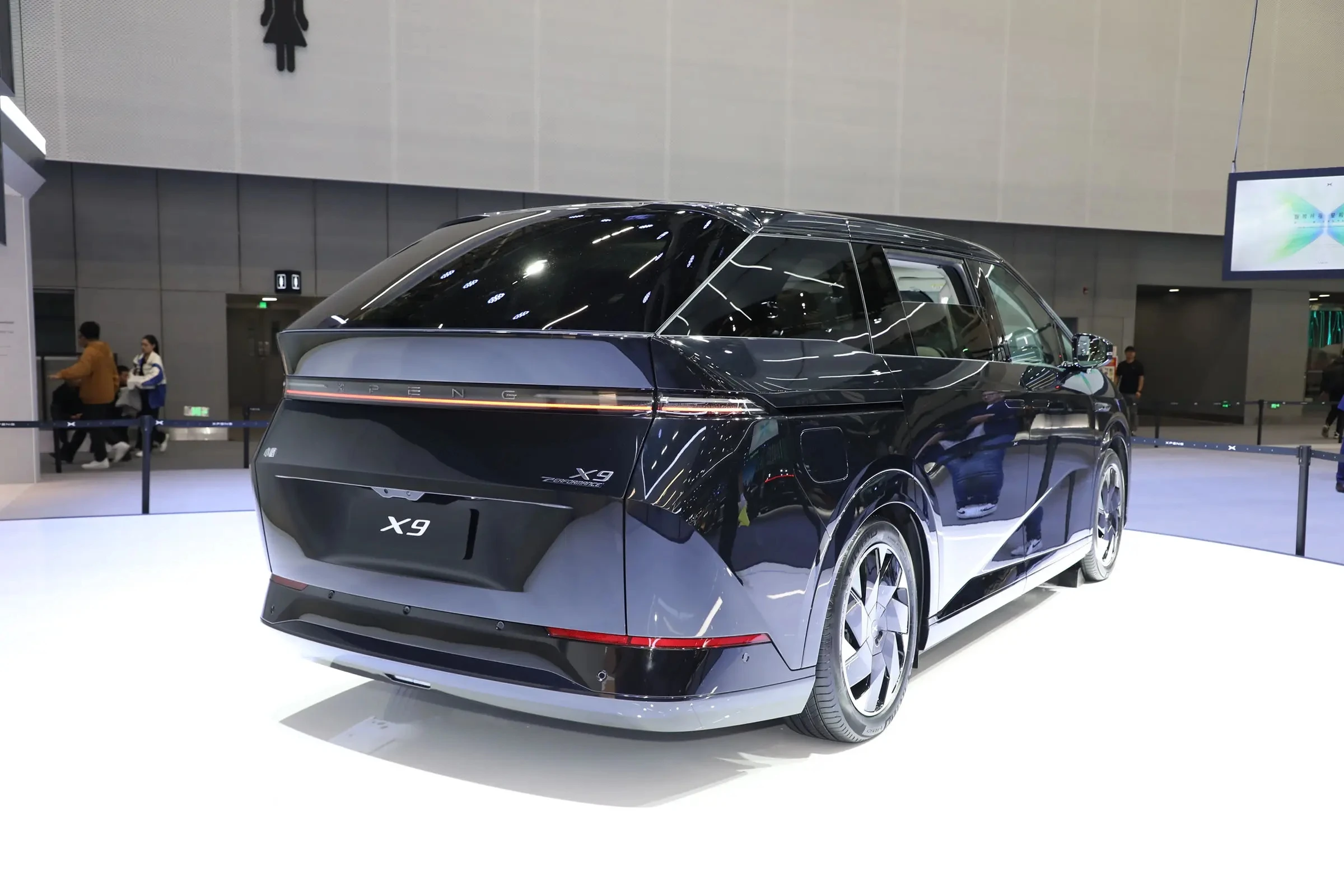 Pre-sale New Electric Car Xiaopeng X9 2023 200km High Speed 4wd Fwd 7-seat Luxury Mpv New Energy ...