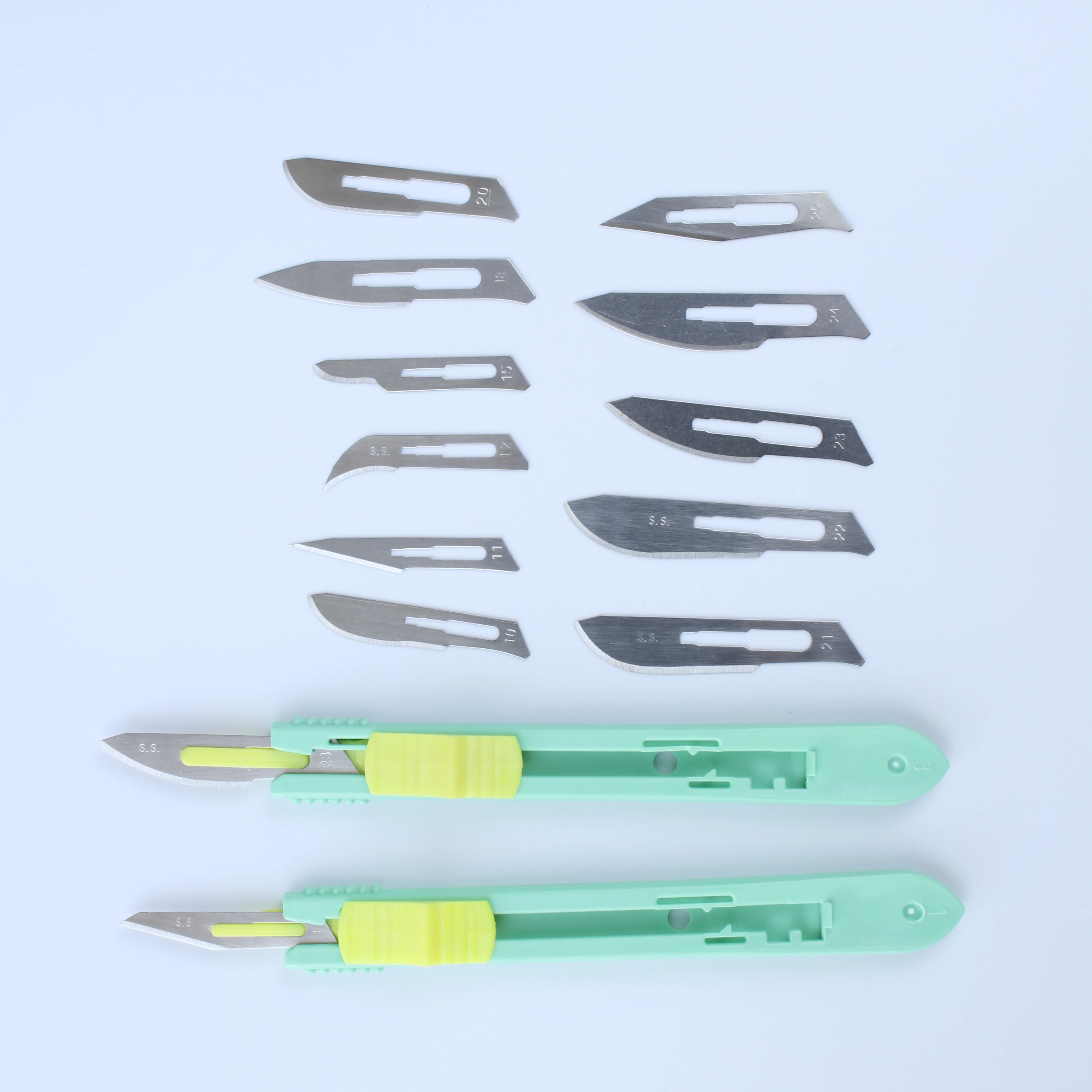Disposable Sterile Surgical Scalpel Carbon Steel Blade With Plastic ...