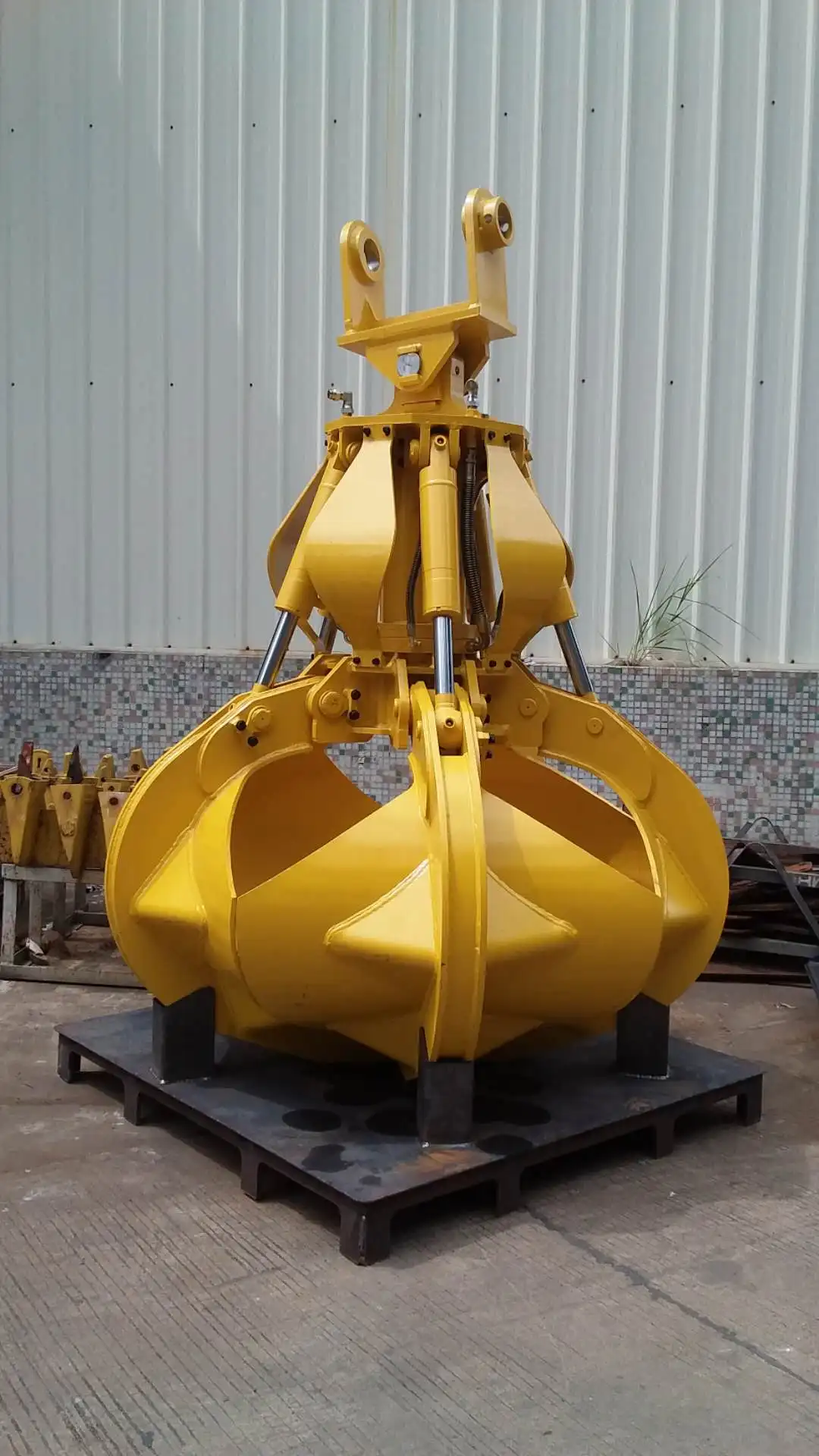 Customized Excavator Grapple from BONOVO - Durable & Efficient