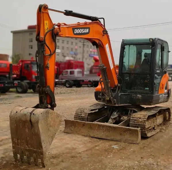 High Quality Korea Dx75-9c Dx75-10 Dx65-9c Small Excavator Used Crawler ...