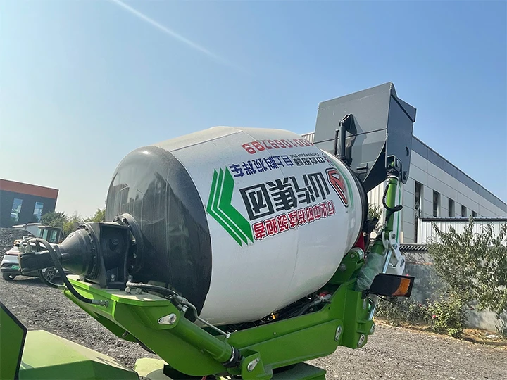 3.5cbm Self Leveling Propelled Self-Feeding Concrete Mixer Truck Self ...