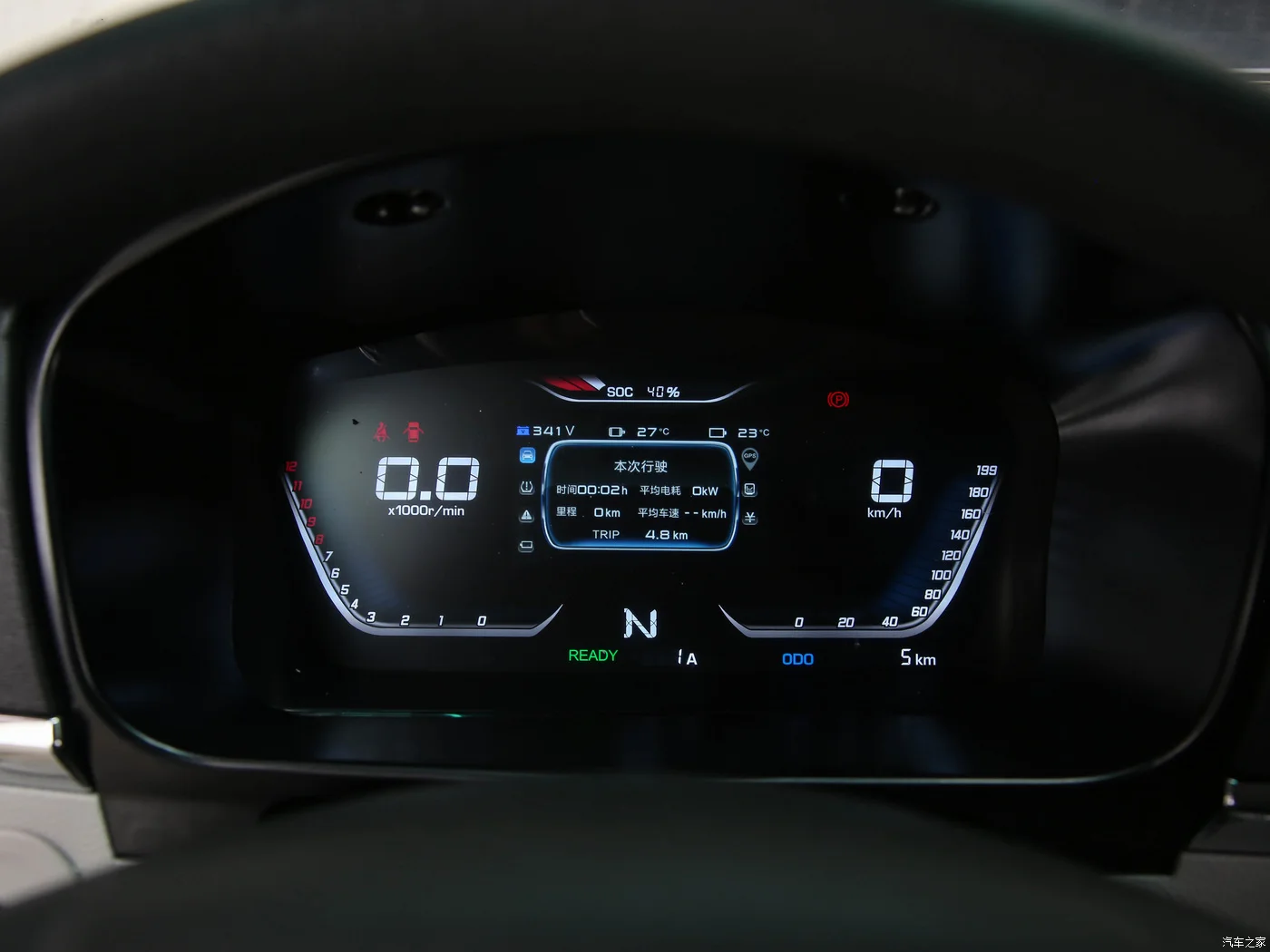 SRM 7-Seat Minivan Electric Vehicle - Efficient & Versatile