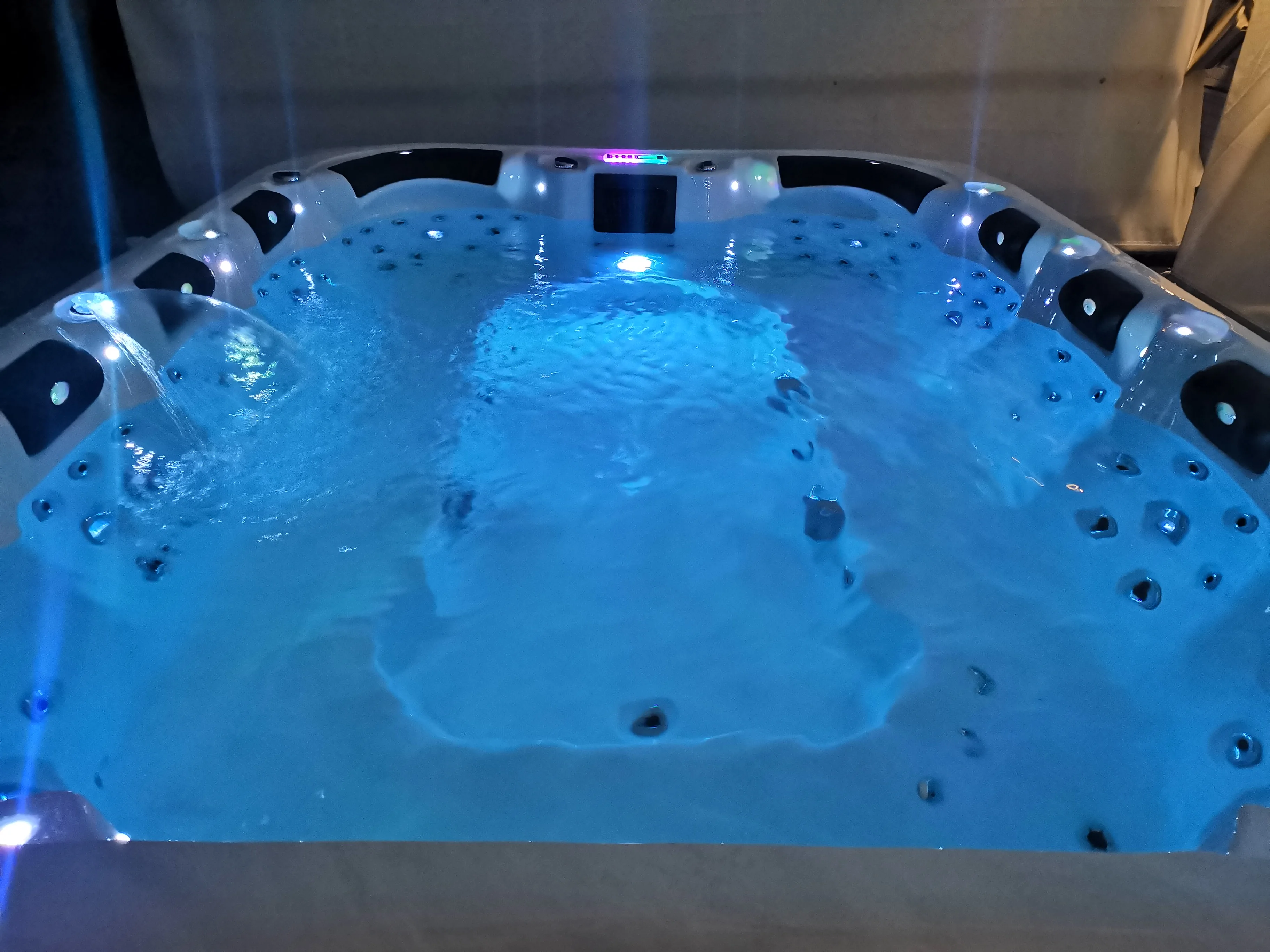 Luxury 12 Person Acrylic Hot Tub - Cost-Effective Spa with Modern ...